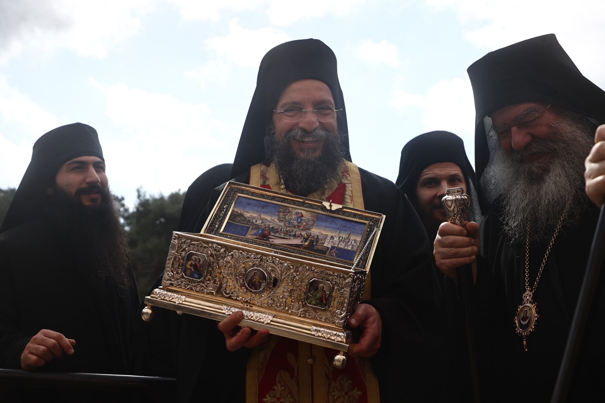 Η Αγία Ζώνη στην Ιερά Μονή Τιμίου Προδρόμου Μέσα Ποταμού (ΦΩΤΟ ...