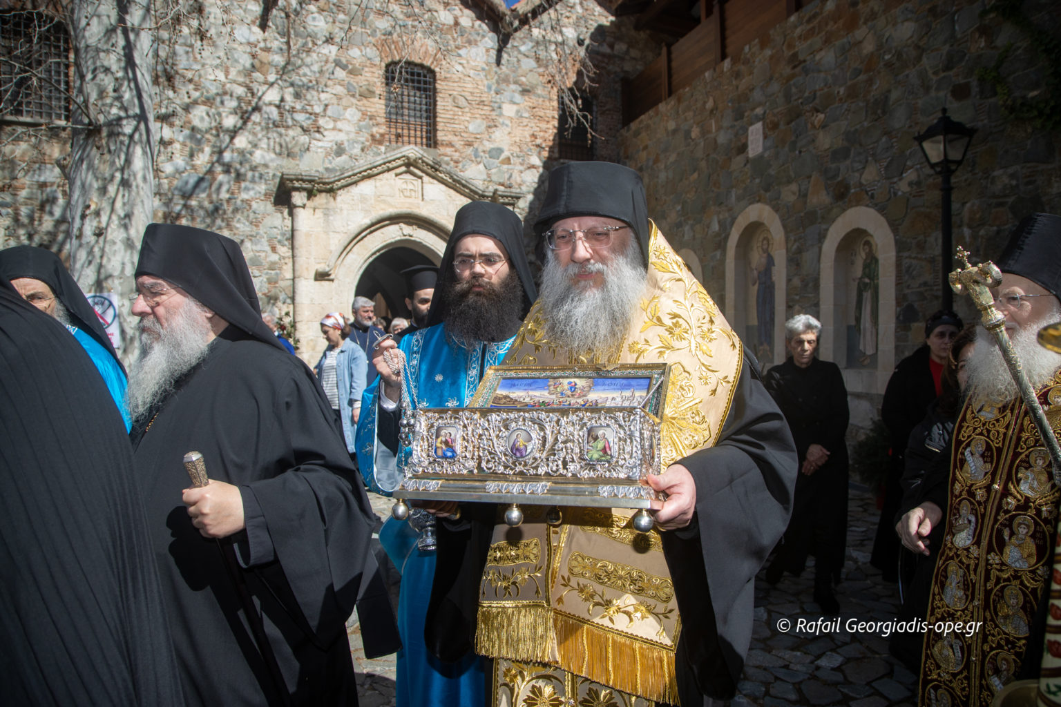 Η Αγία Ζώνη αναχώρησε από την Ιερά Μονή Μαχαιρά, για να ευλογήσει ...