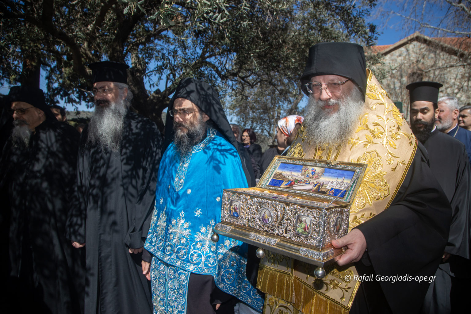 Η Αγία Ζώνη αναχώρησε από την Ιερά Μονή Μαχαιρά, για να ευλογήσει ...