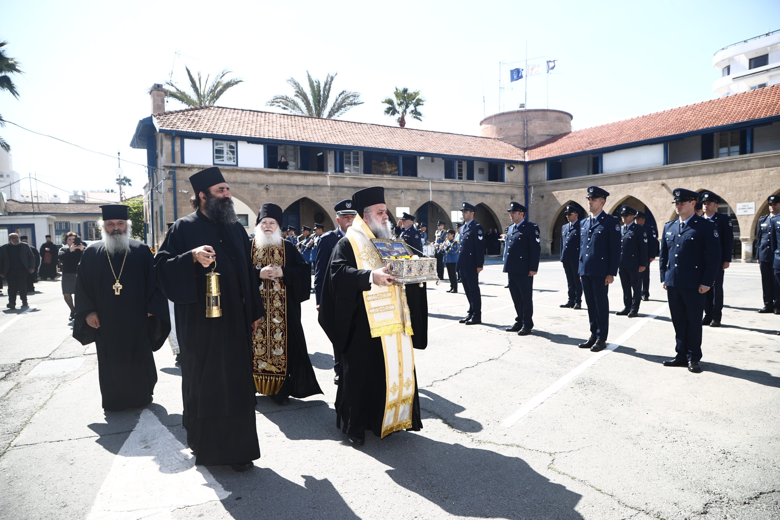 Στην Αστυνομία Λάρνακας η Αγία Ζώνη (ΦΩΤΟ & ΒΙΝΤΕΟ) - Ορθοδοξία News Agency