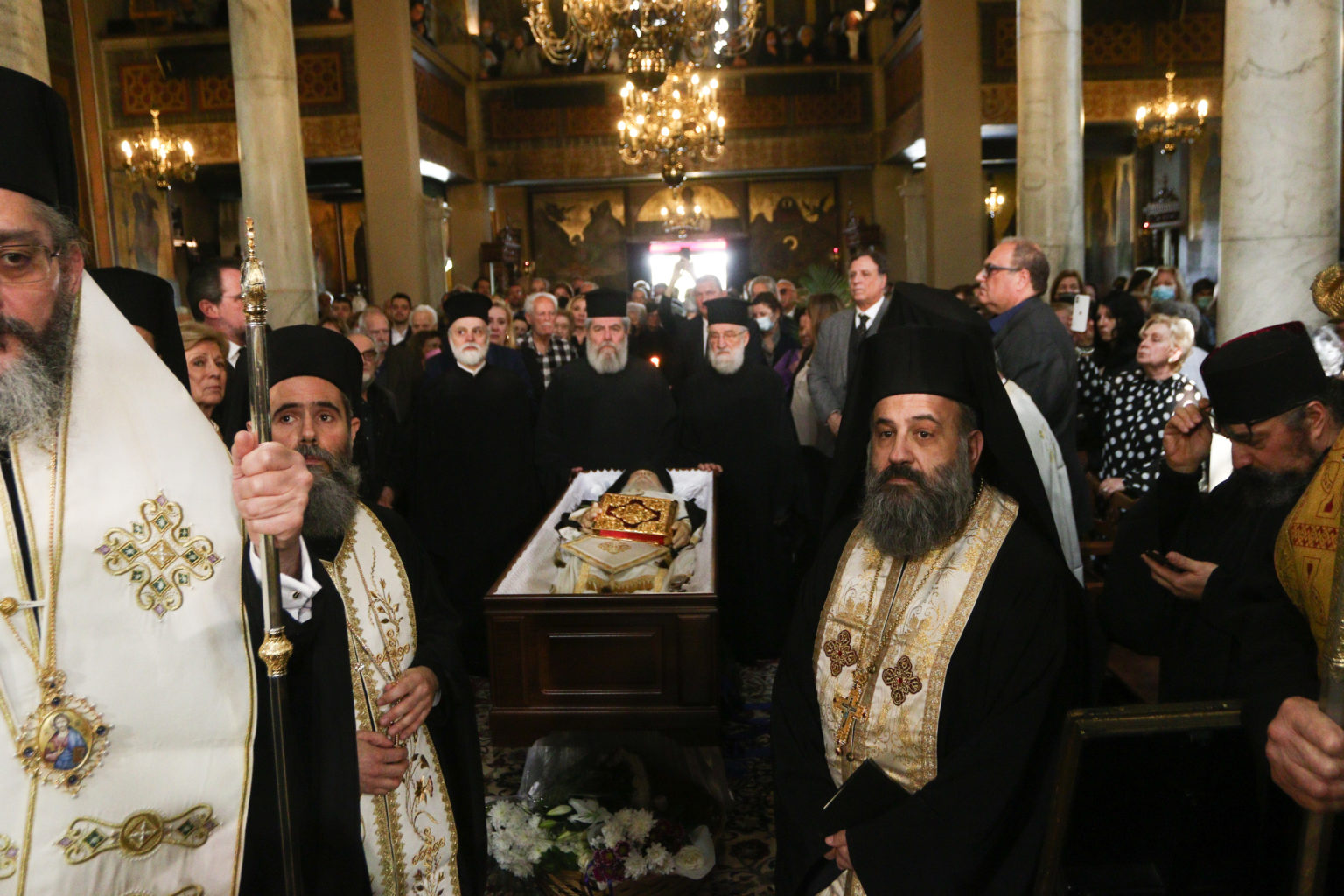 Το "ύστατο χαίρε" στον Αρχιμανδρίτη Πατρίκιο Καλεώδη (ΦΩΤΟ) - Ορθοδοξία ...