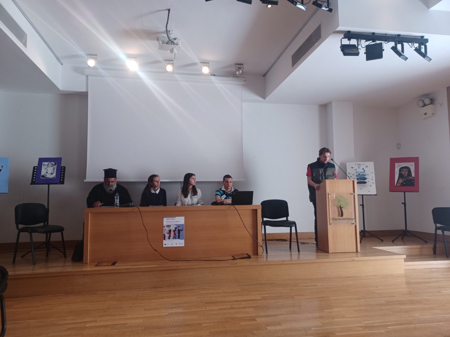 Το 1ο Μαθητικό Συνέδριο για την πρόληψη της ενδοοικογενειακής βίας ...