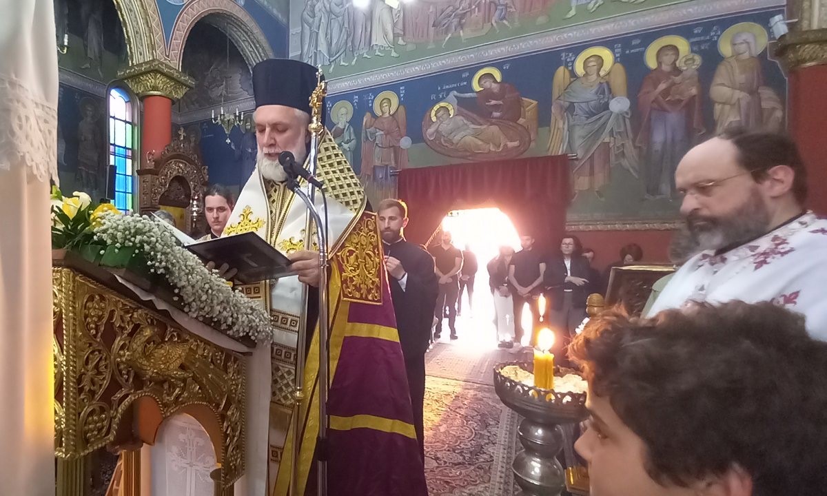 Ο Επίσκοπος Σκοπέλου στον Ιερό Ναό Αγίων Αναργύρων Χαλκίδος για τους Δ ...