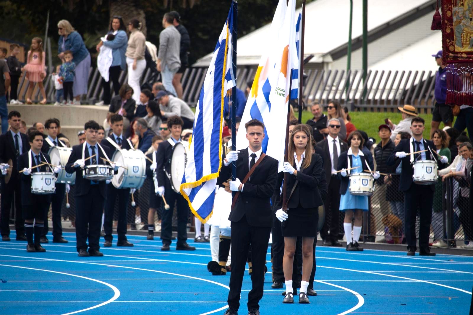 Τα Ελληνόπουλα της Μελβούρνης παρέλασαν περήφανα για την Εθνική Επέτειο ...