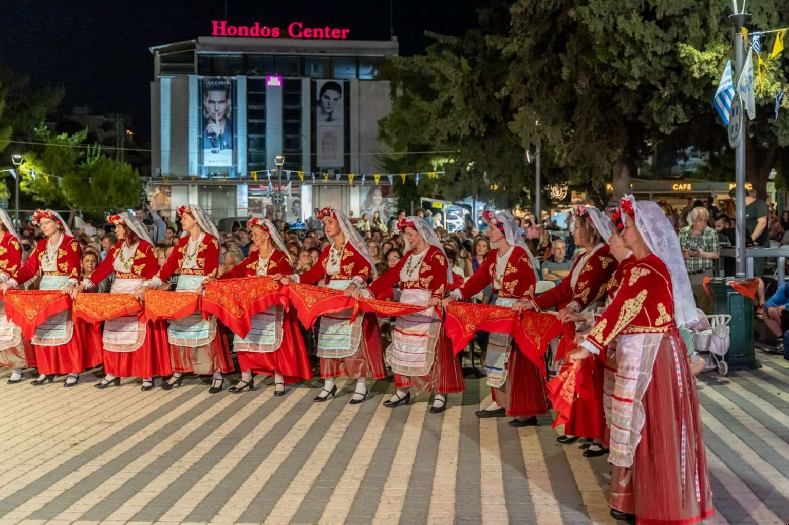 Πλήθος κόσμου στη λαϊκή παραδοσιακή βραδιά στην Ιερά Μητρόπολη Γλυφάδας ...