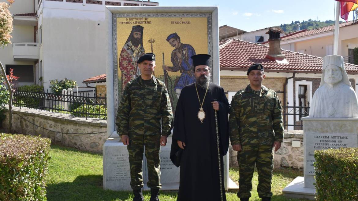 Ο Αρχηγός ΓΕΣ στον Μητροπολίτη Καλλίνικο, στην ιδαίτερη πατρίδα του ...