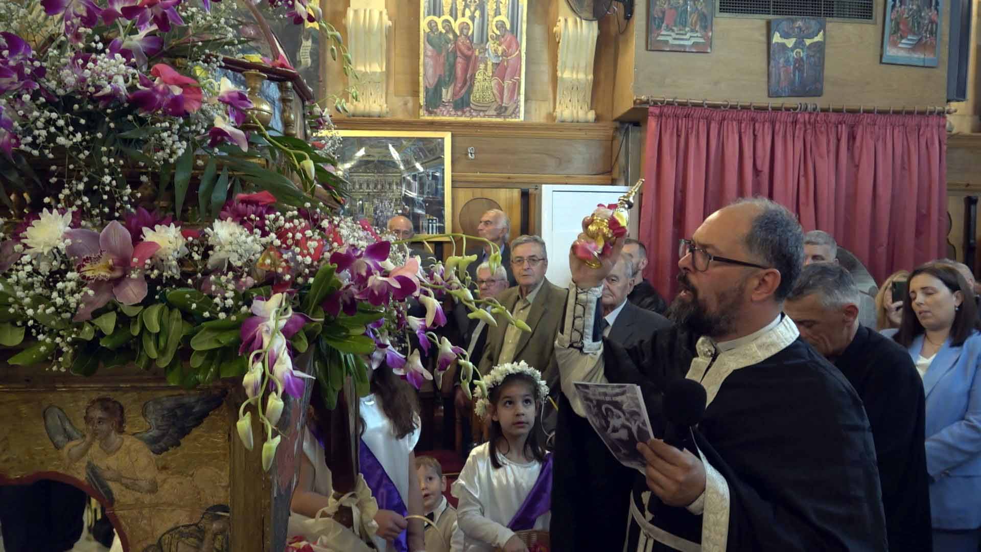 Η Ακολουθία του Επιταφίου Θρήνου και η Περιφορά Επιταφίου στον Ιερό Ναό ...