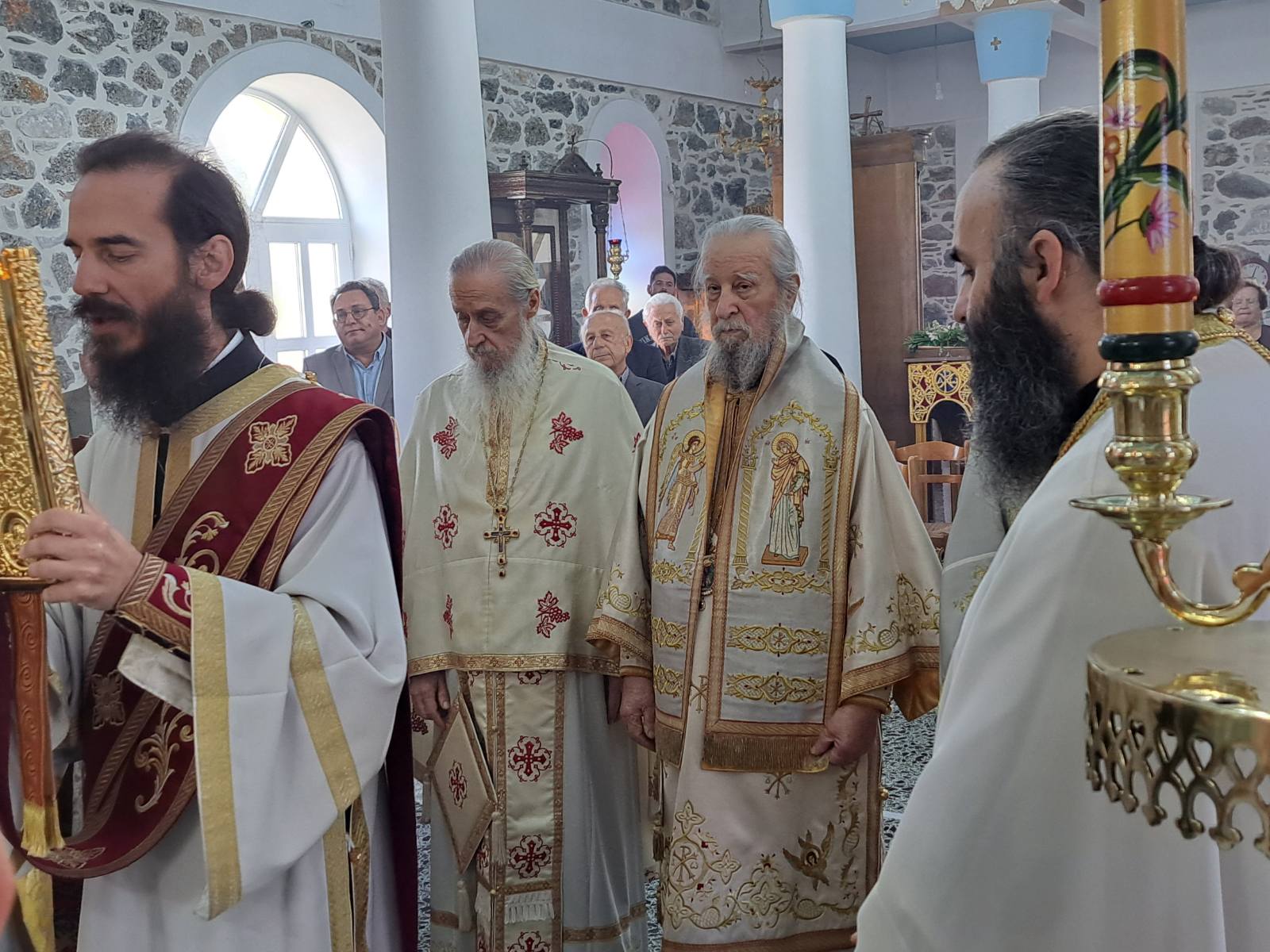 Αρχιερατική Θεία Λειτουργία στον Ι.Ν. Κοιμήσεως της Θεοτόκου Δάφνης ...