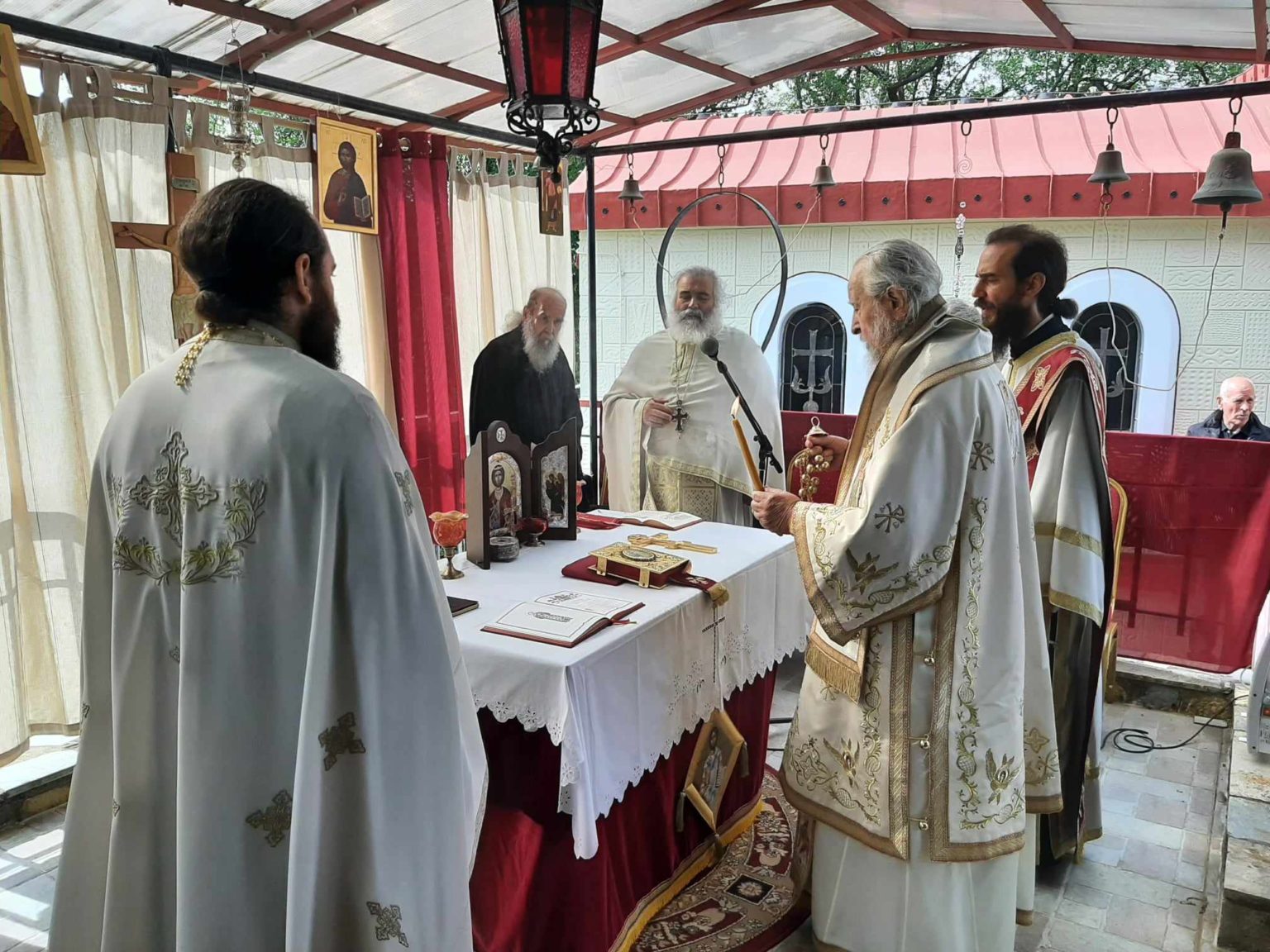 Ο Μητροπολίτης Καρυστίας Σεραφείμ στην εορτή του Αγίου Νικολάου εν ...