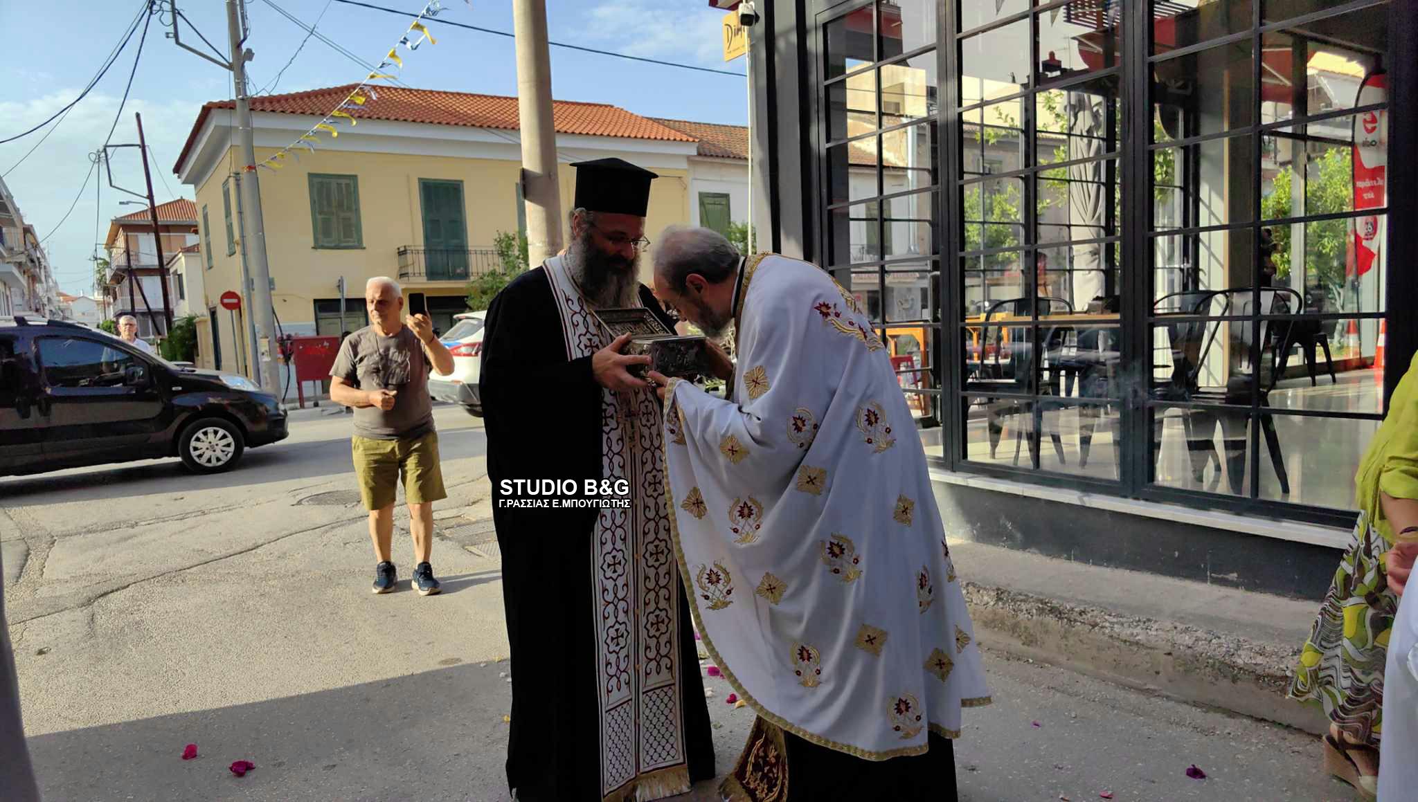 Από τη Μυτιλήνη στο Ναύπλιο τα Ιερά Λείψανα των Αγίων Ραφαήλ, Νικολάου ...