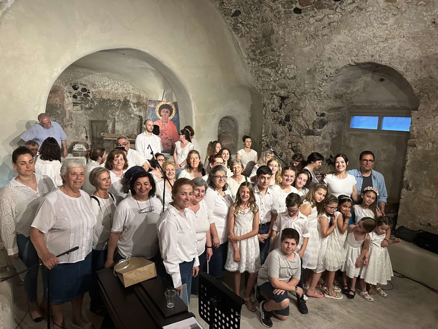 Συναυλία της χορωδίας του Γραφείου Νεότητας της Ιεράς Μητροπόλεως Θήρας ...