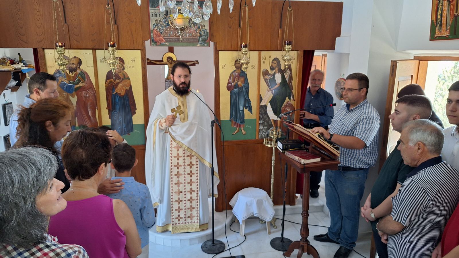 Η εορτή των Αγίων Αποστόλων Πέτρου και Παύλου στην Ερέτρια - Ορθοδοξία ...