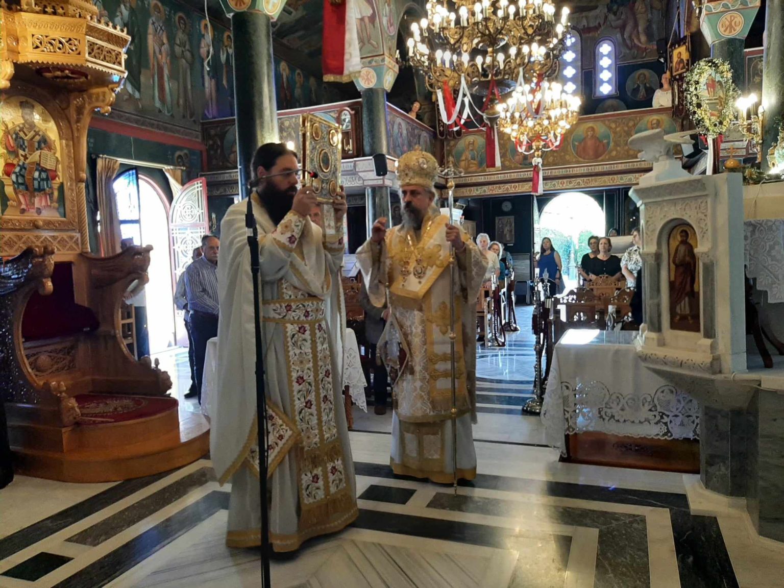 Ο Μητροπολίτης Καρπενησίου Γεώργιος ιερούργησε στον Ιερό Ναό Αγίου ...