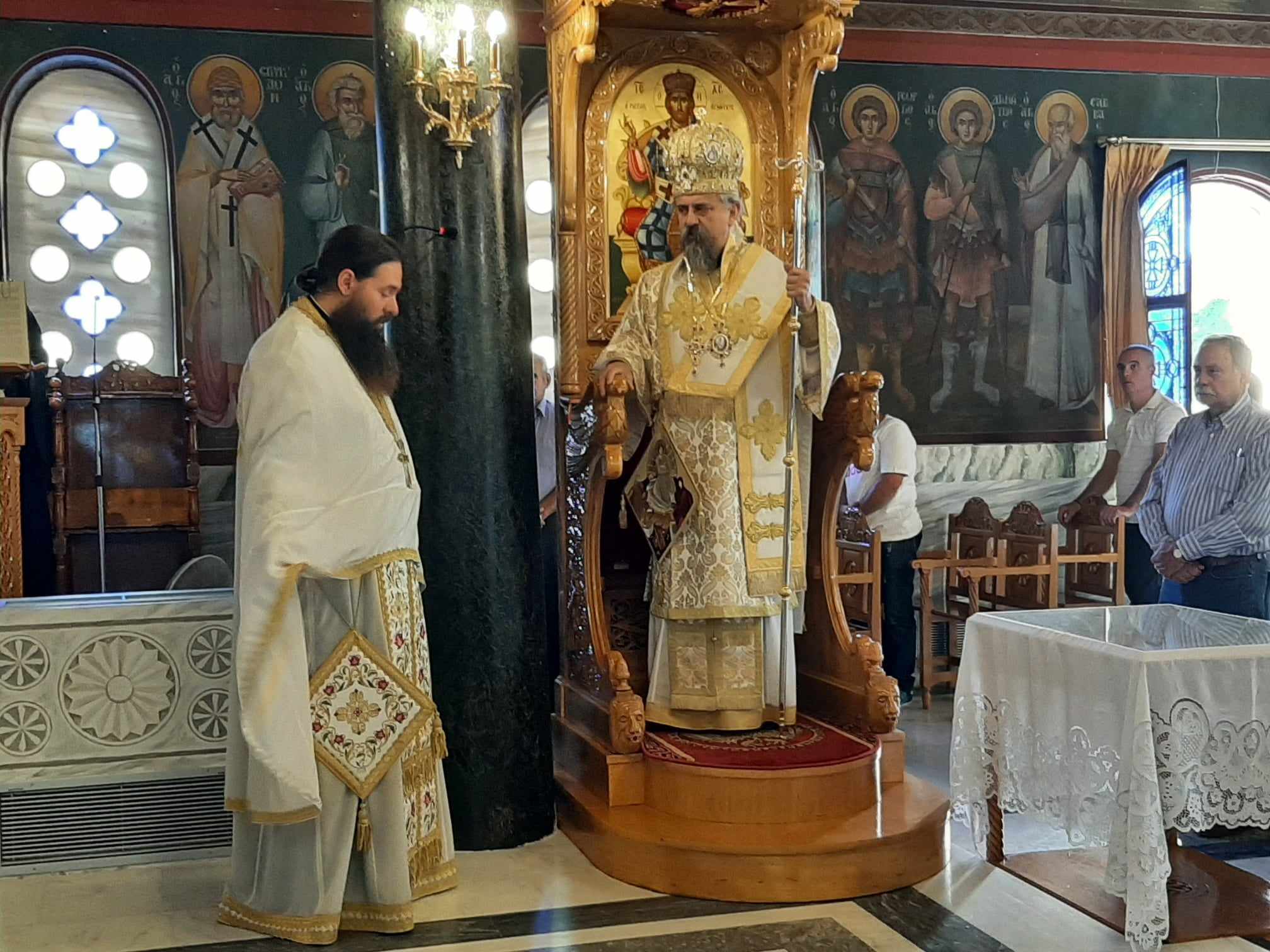 Ο Μητροπολίτης Καρπενησίου Γεώργιος ιερούργησε στον Ιερό Ναό Αγίου ...