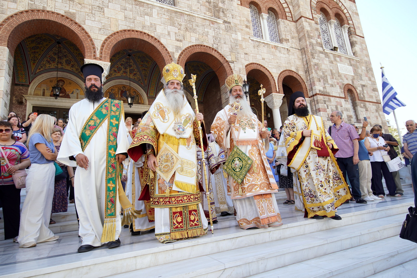 Η Ιερά πανήγυρις του Καθεδρικού Ιερού Ναού Αγίας Τριάδος Πειραιώς (ΦΩΤΩ ...