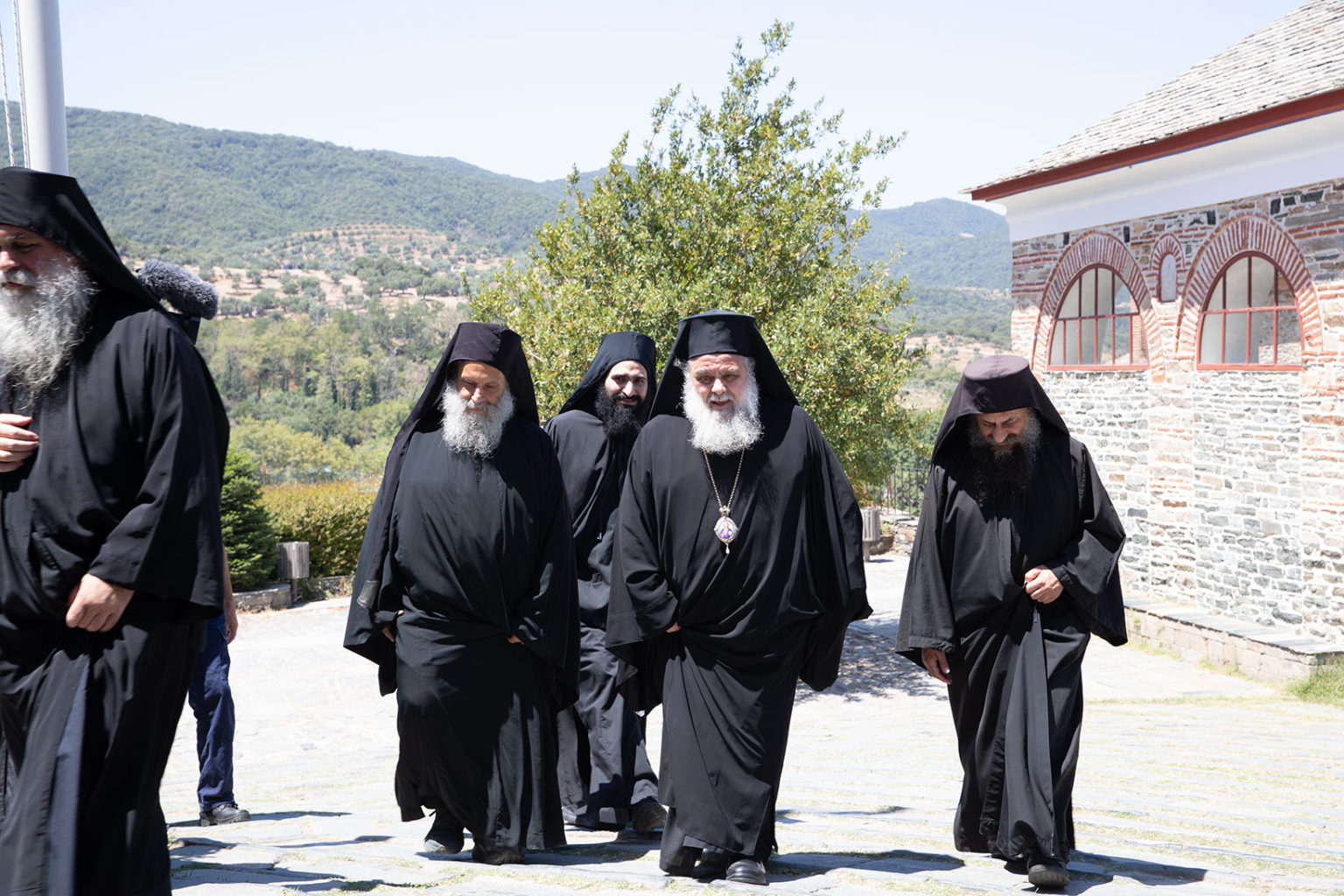 Υποδοχή του Μητροπολίτη Κιτίου στην Ι.Μ.Μ. Βατοπαιδίου (ΒΙΝΤΕΟ ...
