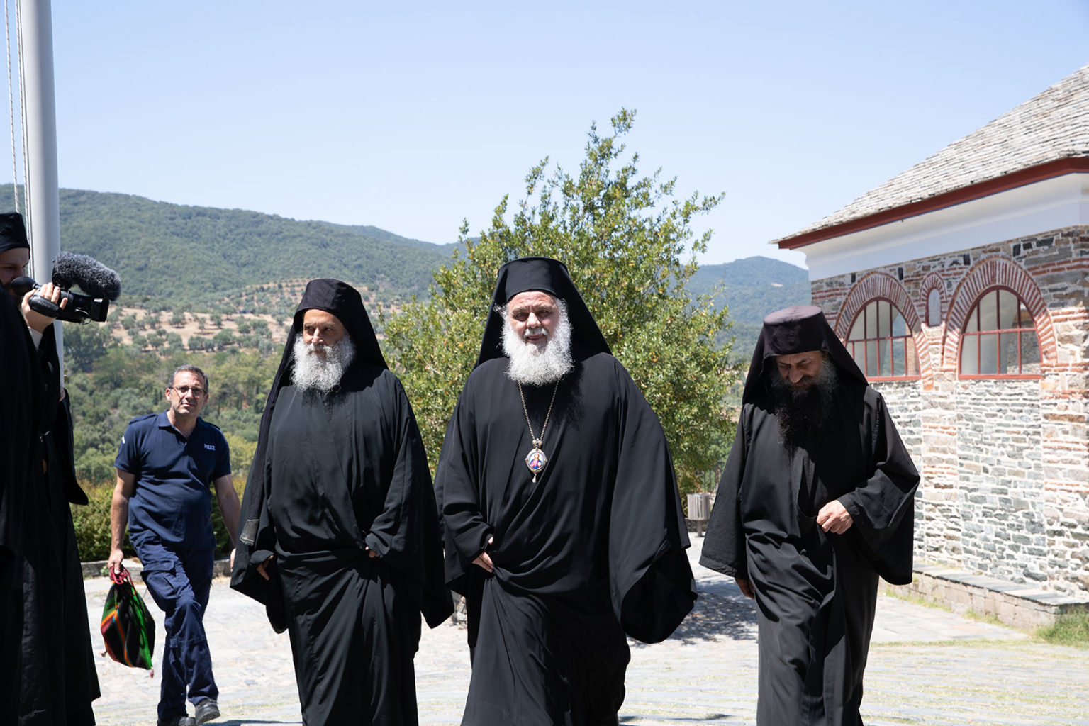 Υποδοχή του Μητροπολίτη Κιτίου στην Ι.Μ.Μ. Βατοπαιδίου (ΒΙΝΤΕΟ ...