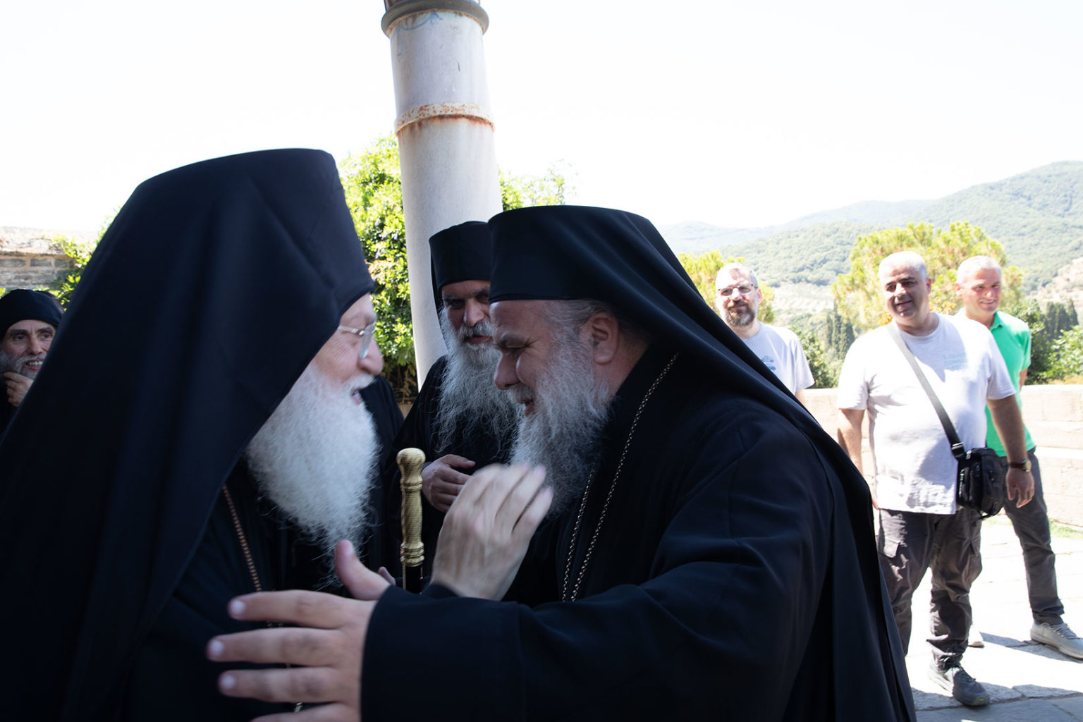 Υποδοχή του Μητροπολίτη Κιτίου στην Ι.Μ.Μ. Βατοπαιδίου (ΒΙΝΤΕΟ ...