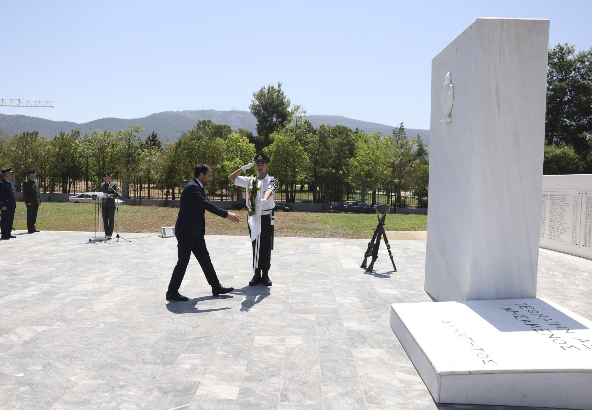 Ο Πρόεδρος της Κυπριακής Δημοκρατίας στο Μνημείο Πεσόντων στο Άλσος ...