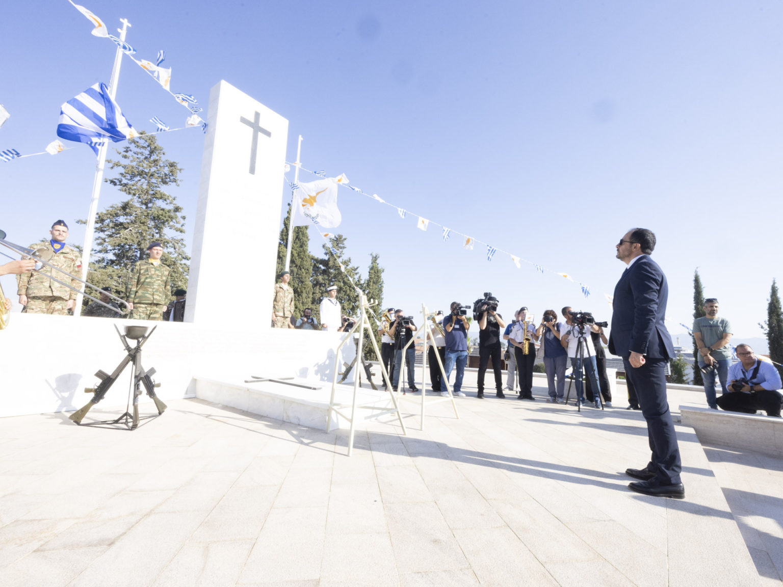 Επιμνημόσυνη δέηση στους πεσόντες στον Τύμβο της Μακεδονίτισσας - Τα ...