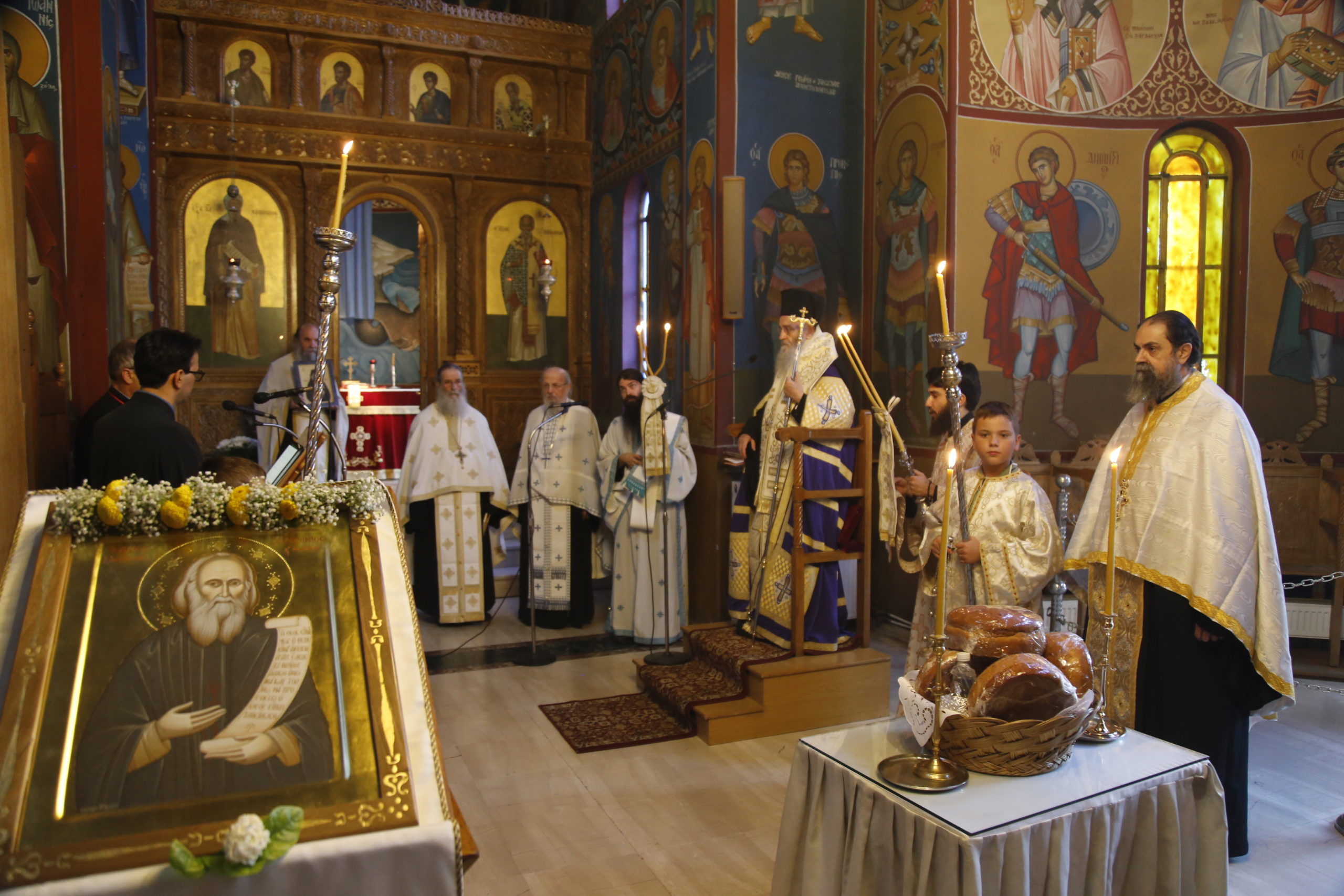 Η εορτή του αγίου Σωφρονίου στο Ιερό Παρεκκλήσιό του στην Ναύπακτο ...