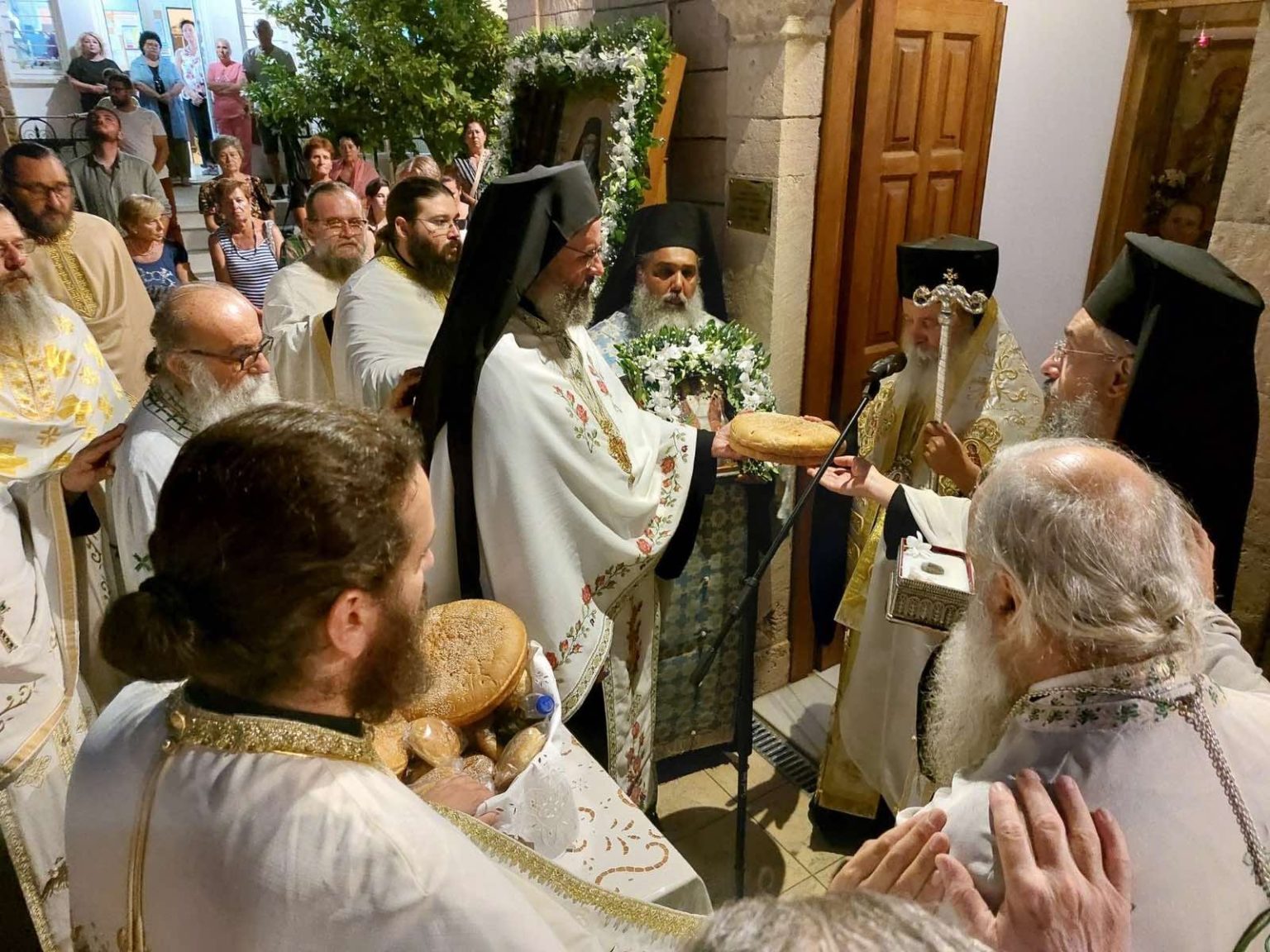Αίγινα: Η μετάθεση του Τιμίου Λειψάνου του Αγίου Διονυσίου εορτάστηκε ...
