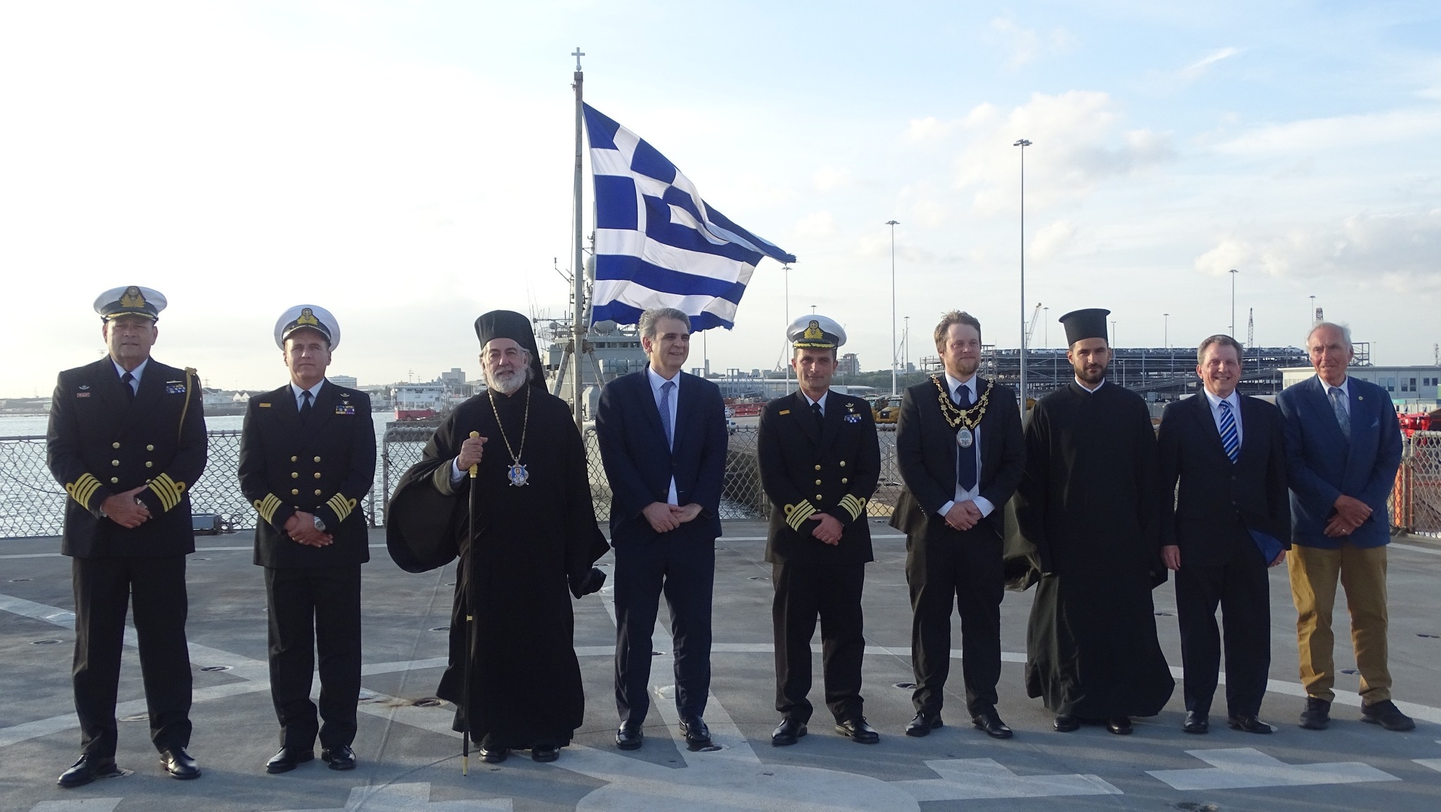 Ο Αρχιεπίσκοπος Θυατείρων επισκέφθηκε πλοία του Ελληνικού Πολεμικού ...