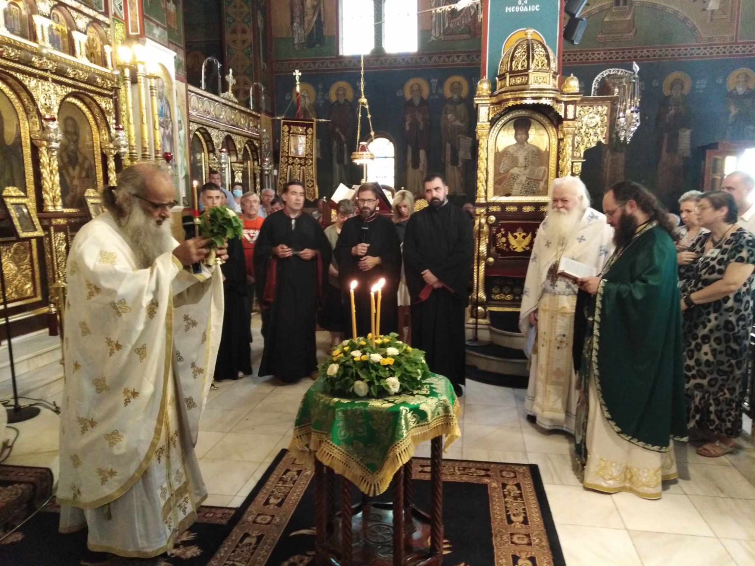 Ηθική έξαρση για την ύψωση του Τιμίου Σταυρού, στον ναό του Αγίου ...