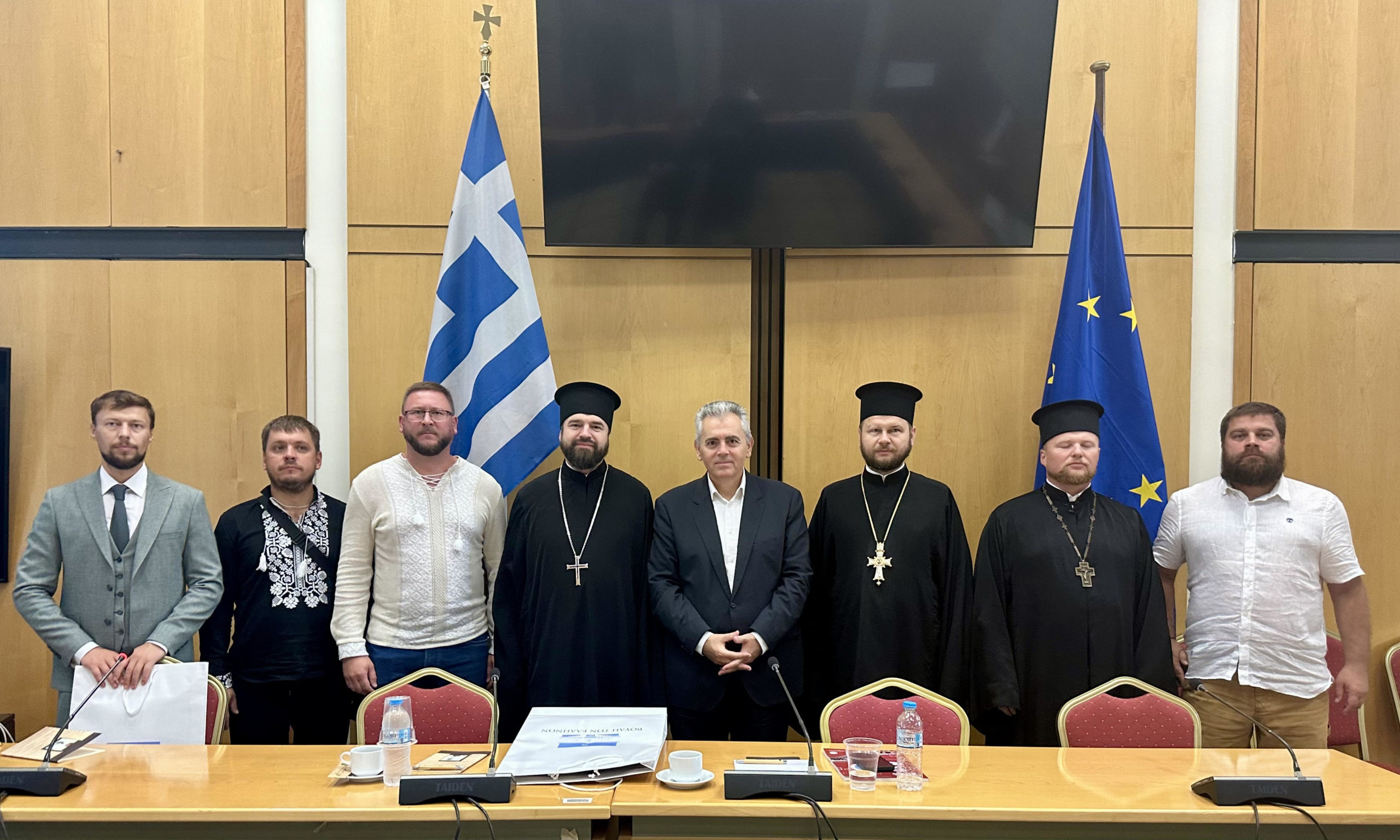 Μ. Χαρακόπουλος με πρύτανη Θεολογικής Ακαδημίας Κιέβου: Ευχόμαστε να ...