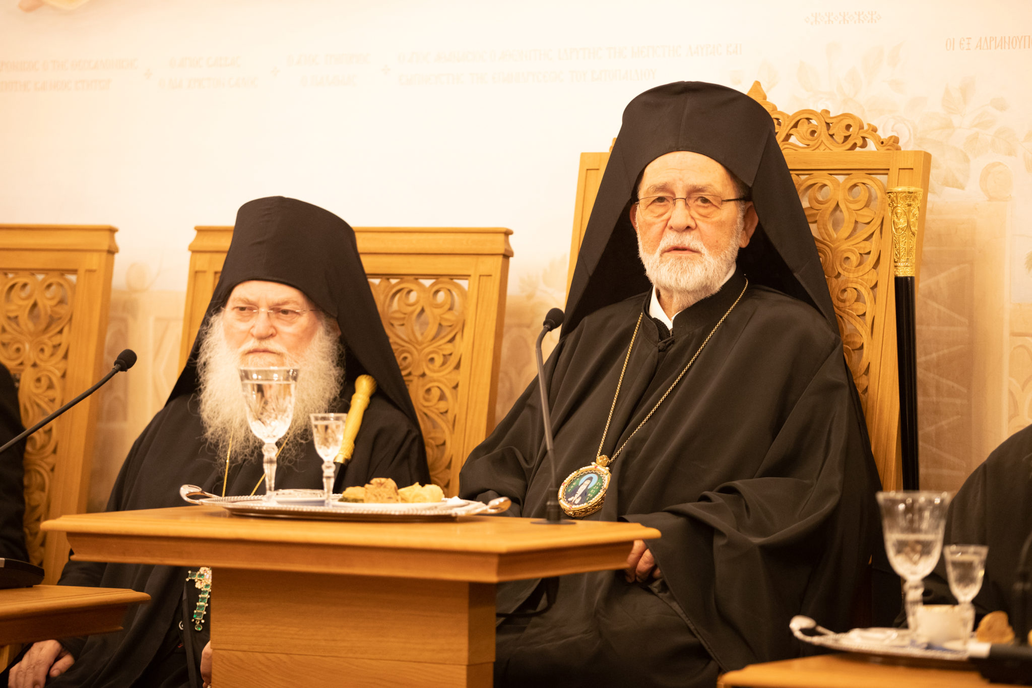 Οι Μητροπολίτες Μύρων Χρυσόστομος και Κερκύρας Νεκτάριος στην Ι.Μ.Μ ...
