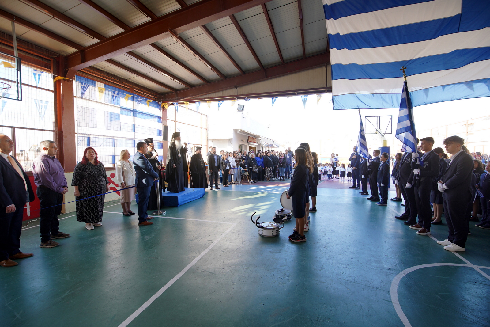 Πειραιώς Σεραφείμ από την παρέλαση στα Εκπαιδευτήρια της Μητρόπολης ...