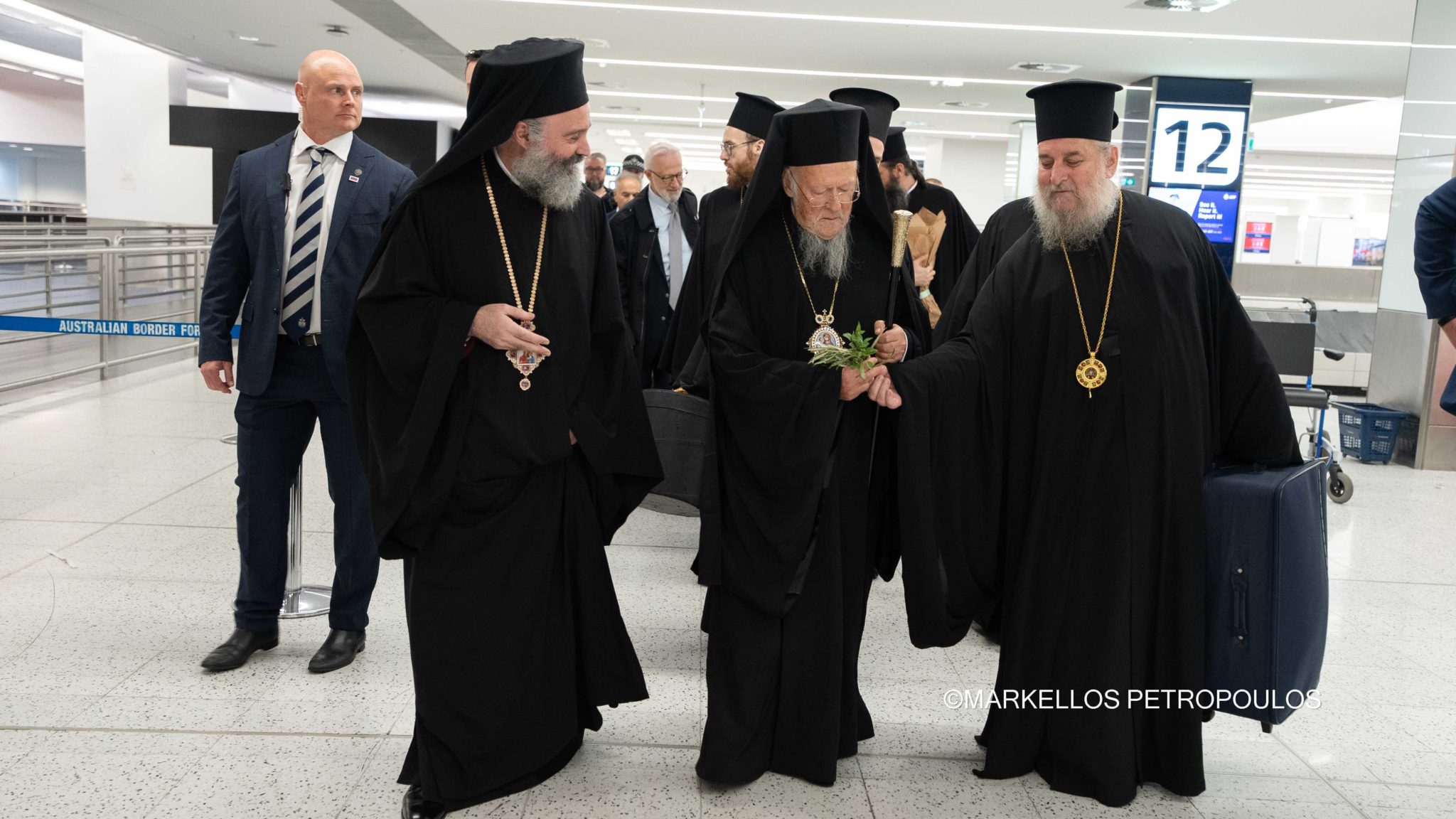 Με δάκρυα χαράς κλήρος και λαός στο Σύδνεϋ υποδέχθηκε τον Οικουμενικό ...