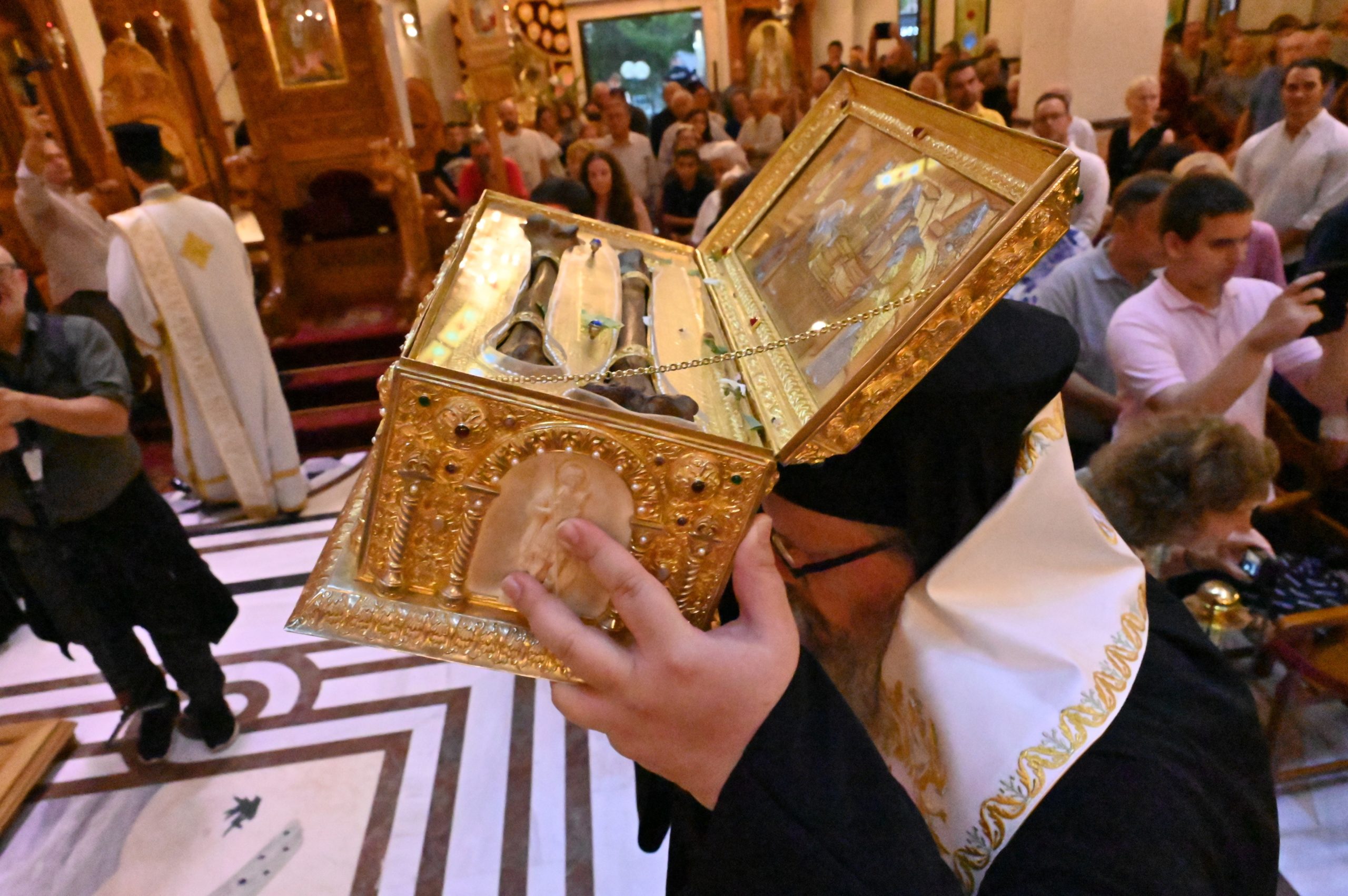 Τα ιερά λείψανα του Αγίου Ιωσήφ του Ησυχαστή για πρώτη φορά στην Αττική ...