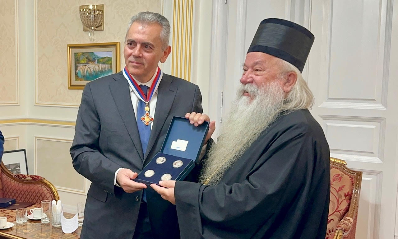 Βράβευση Μάξιμου Χαρακόπουλου στο Σεράγεβο με το Χρυσό Παράσημο του ...