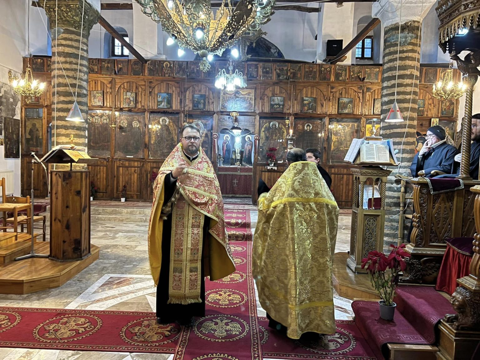 Κλήρος και λαός στην Εκκλησία της Αλβανίας προσευχήθηκαν για την υγεία ...