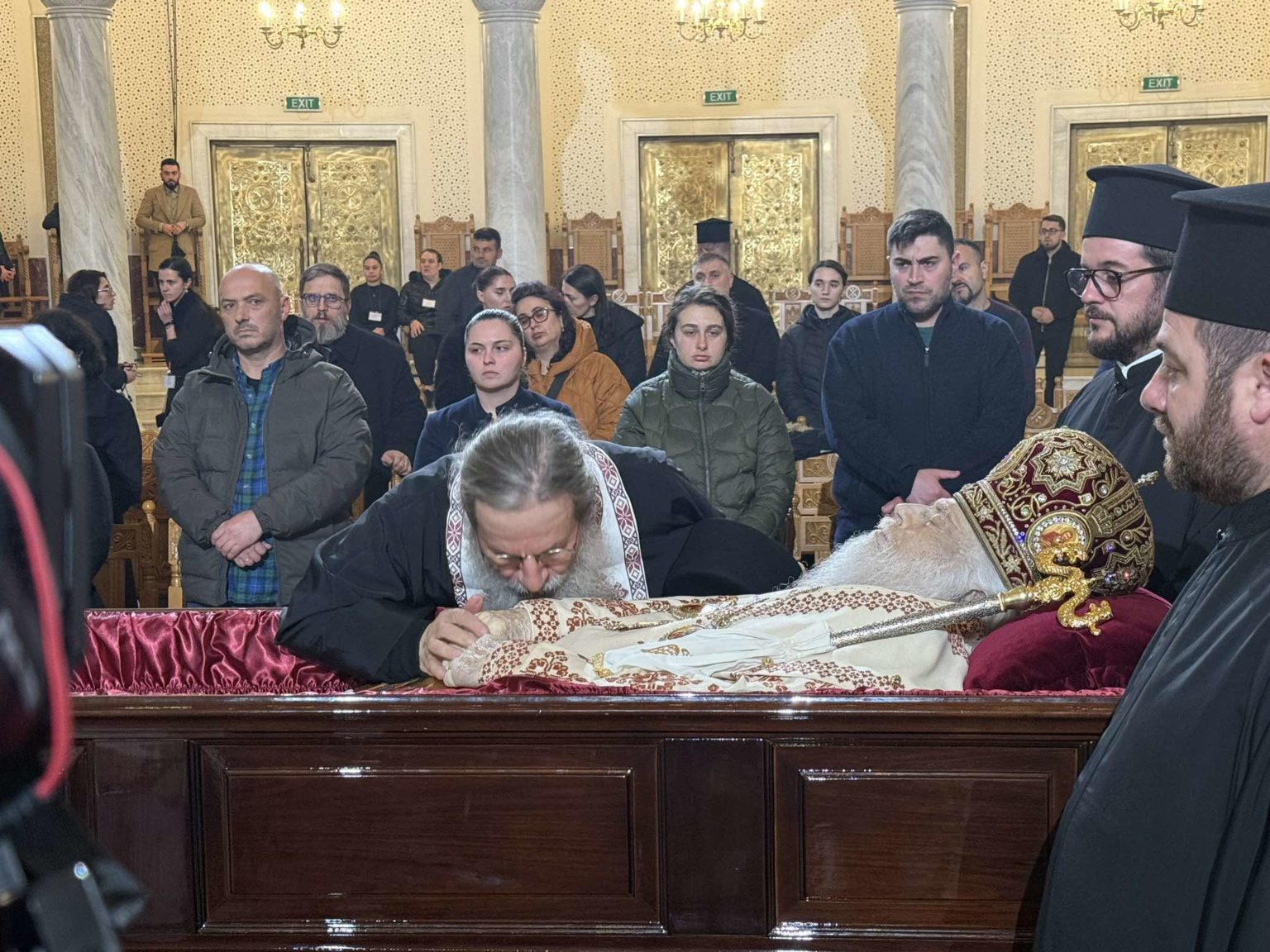 Τρισάγιο από τον Μητροπολίτη Καλαμαριάς Ιουστίνο ενώπιον του σκηνώματος ...