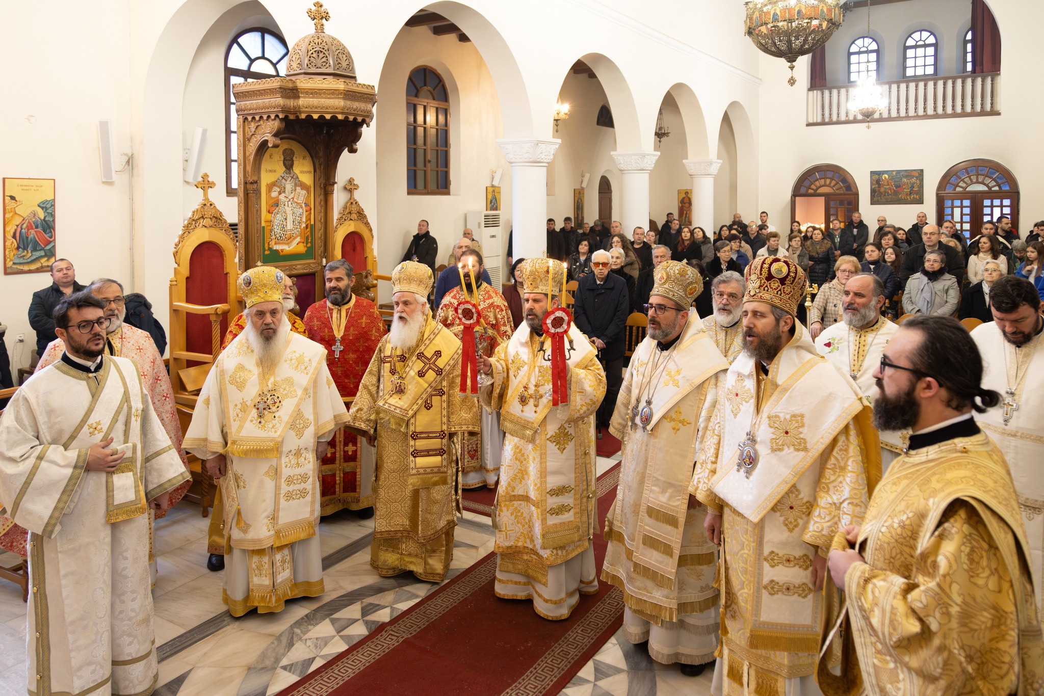 Κλήρος και λαός στην Εκκλησία της Αλβανίας προσευχήθηκαν για την υγεία ...