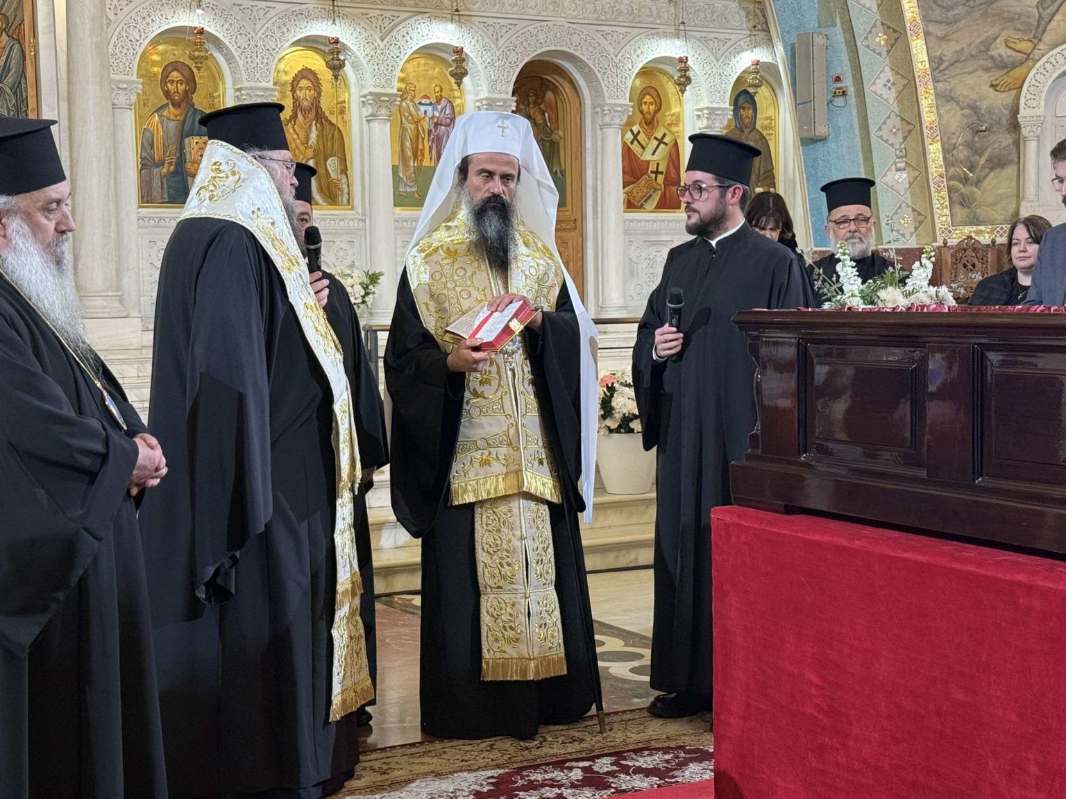Ο Πατριάρχης Βουλγαρίας Δανιήλ προσκύνησε το σκήνωμα του μακαριστού ...