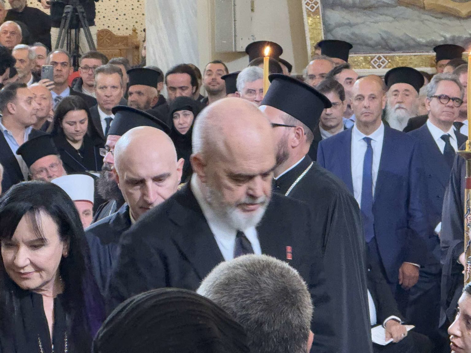 Η Ελληνική και Αλβανική ηγεσία στην Εξόδιο Ακολουθία του Αρχιεπισκόπου ...