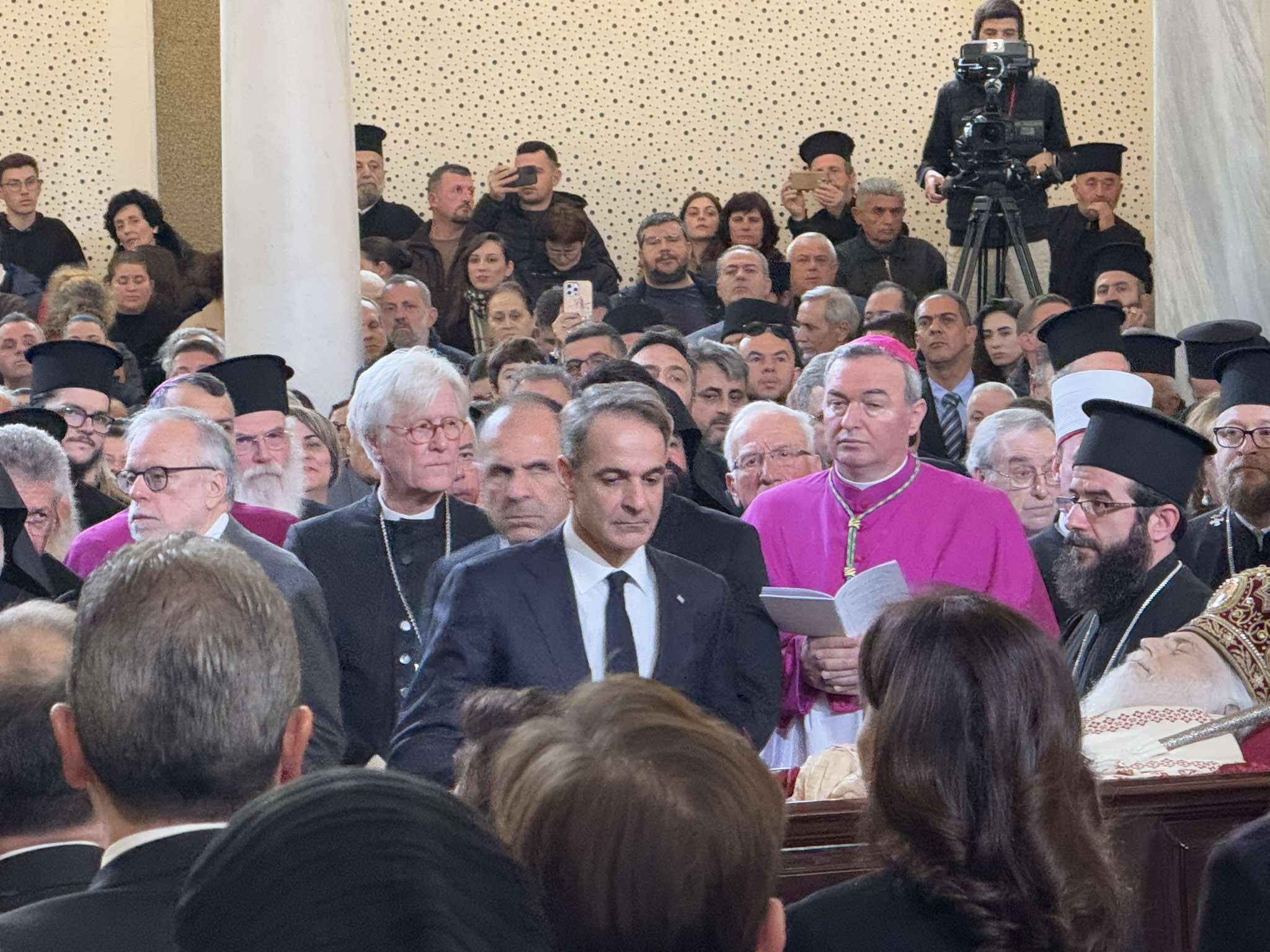 Η Ελληνική και Αλβανική ηγεσία στην Εξόδιο Ακολουθία του Αρχιεπισκόπου ...