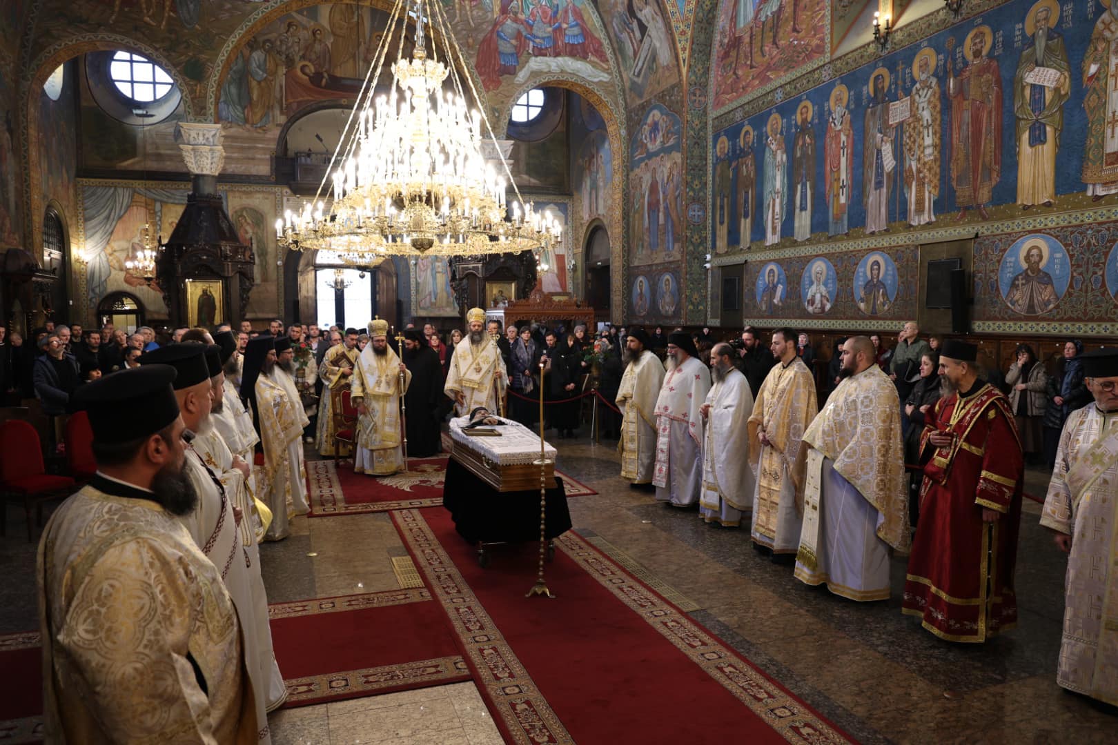 Σόφια: Θεία Λειτουργία ενώπιον του σκηνώματος του Καθηγουμένου της ...