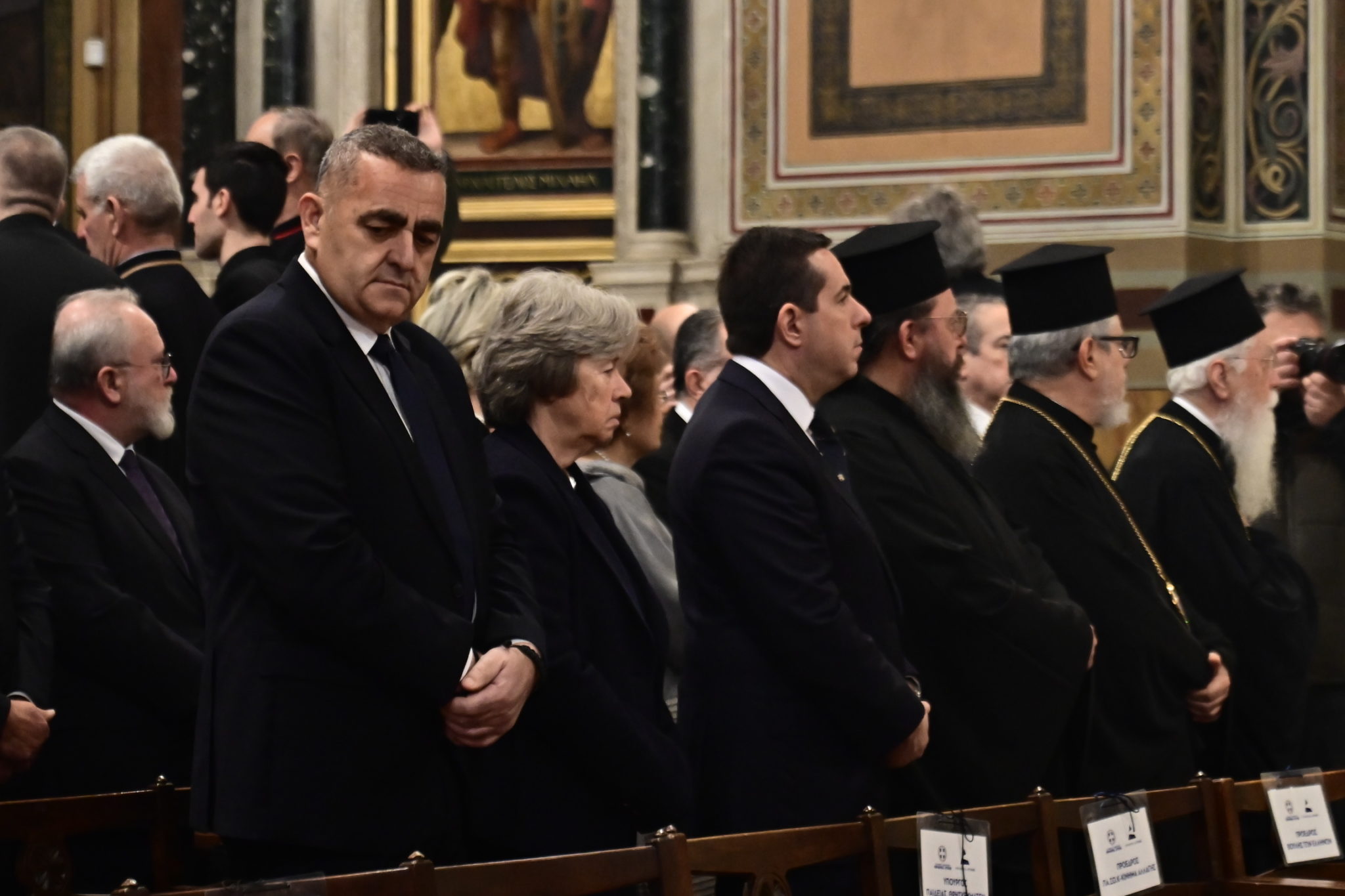 Σε λαϊκό προσκύνημα στον Καθεδρικό Ναό Αθηνών το σκήνωμα του ...