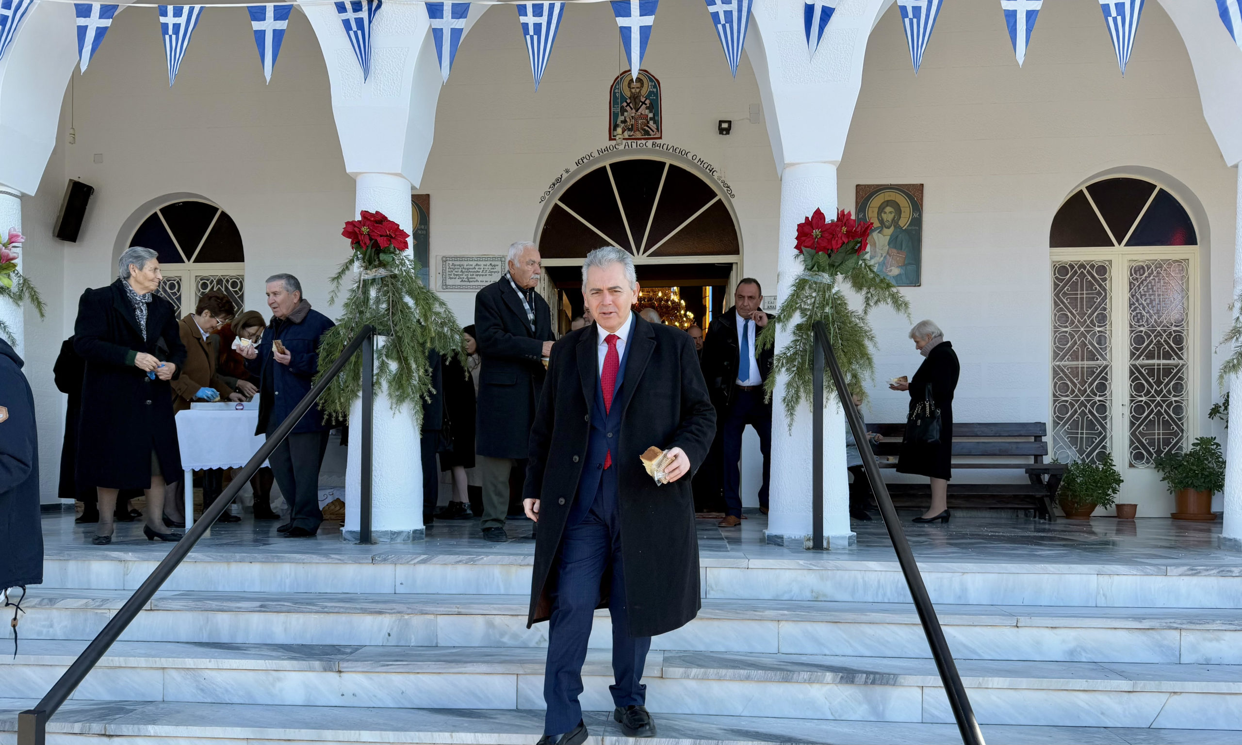 Ο Μάξιμος Χαρακόπουλος στη δοξολογία για το νέο έτος στον Άγιο Βασίλειο ...