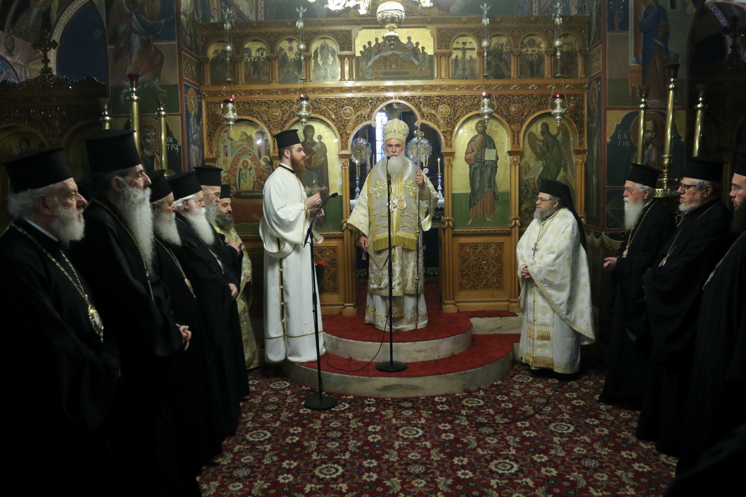 Μονή Πεντέλης: Αρχιερατικό συλλείτουργο για την εορτή του Αγίου Φωτίου ...
