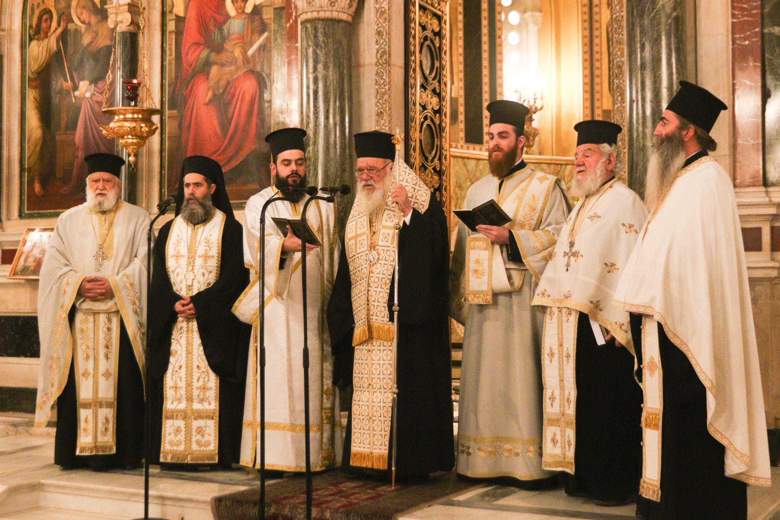 Τρισάγιο υπέρ αναπαύσεως των θυμάτων της τραγωδίας των Τεμπών στον Ιερό ...