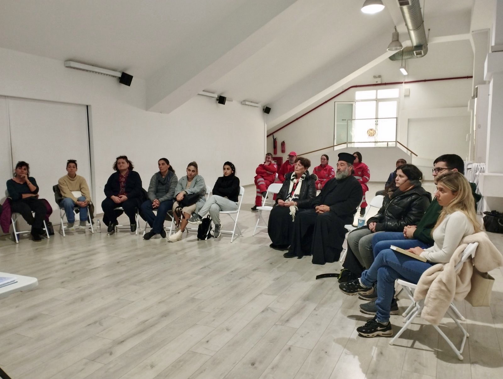Ο Ελληνικός Ερυθρός Σταυρός προσφέρει ψυχοκοινωνική υποστήριξη στους ...