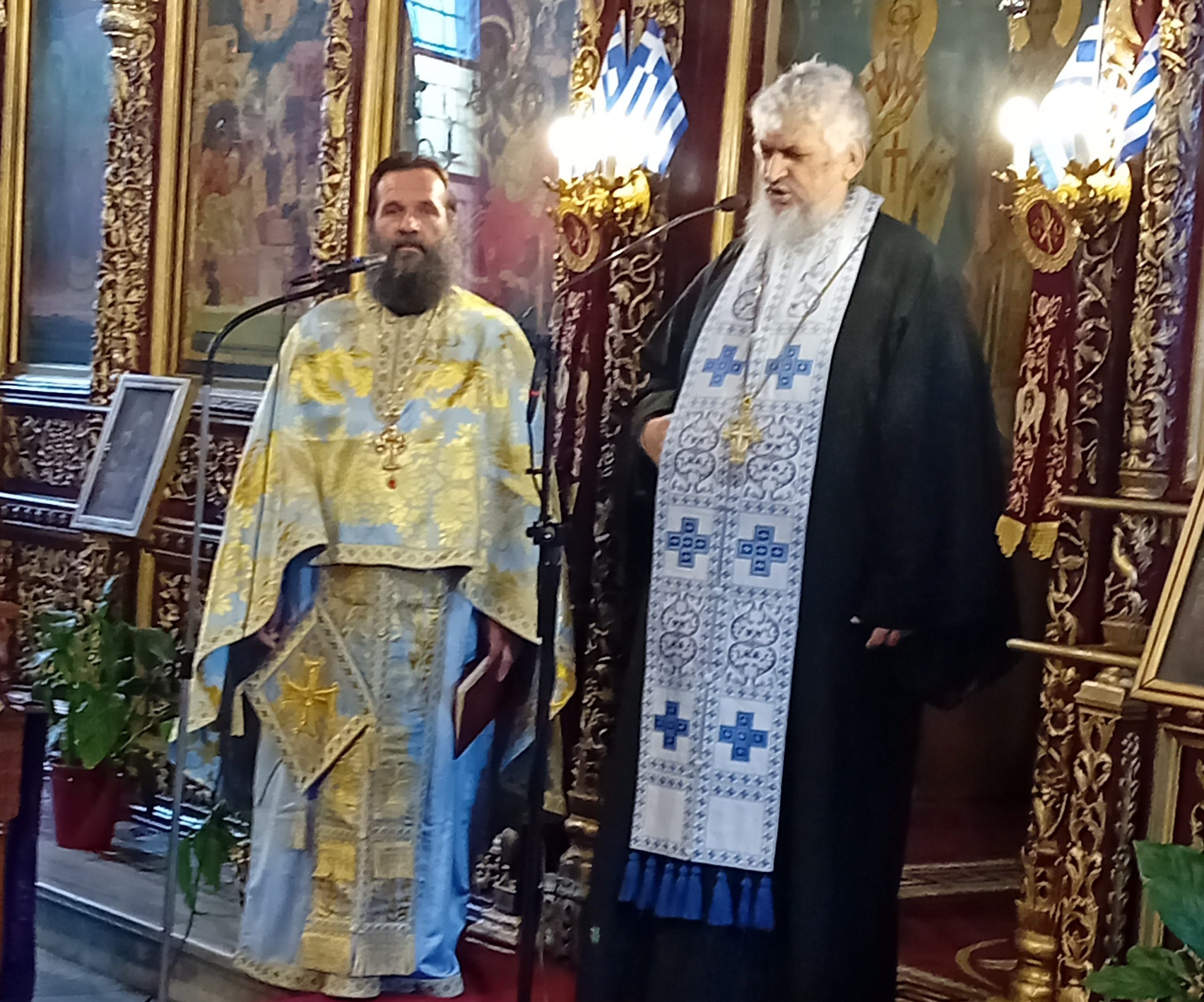 Ο Αρχιμανδρίτης π. Ευάγγελος Κατσάρας στον ιστορικό Ναό Παναγίας ...
