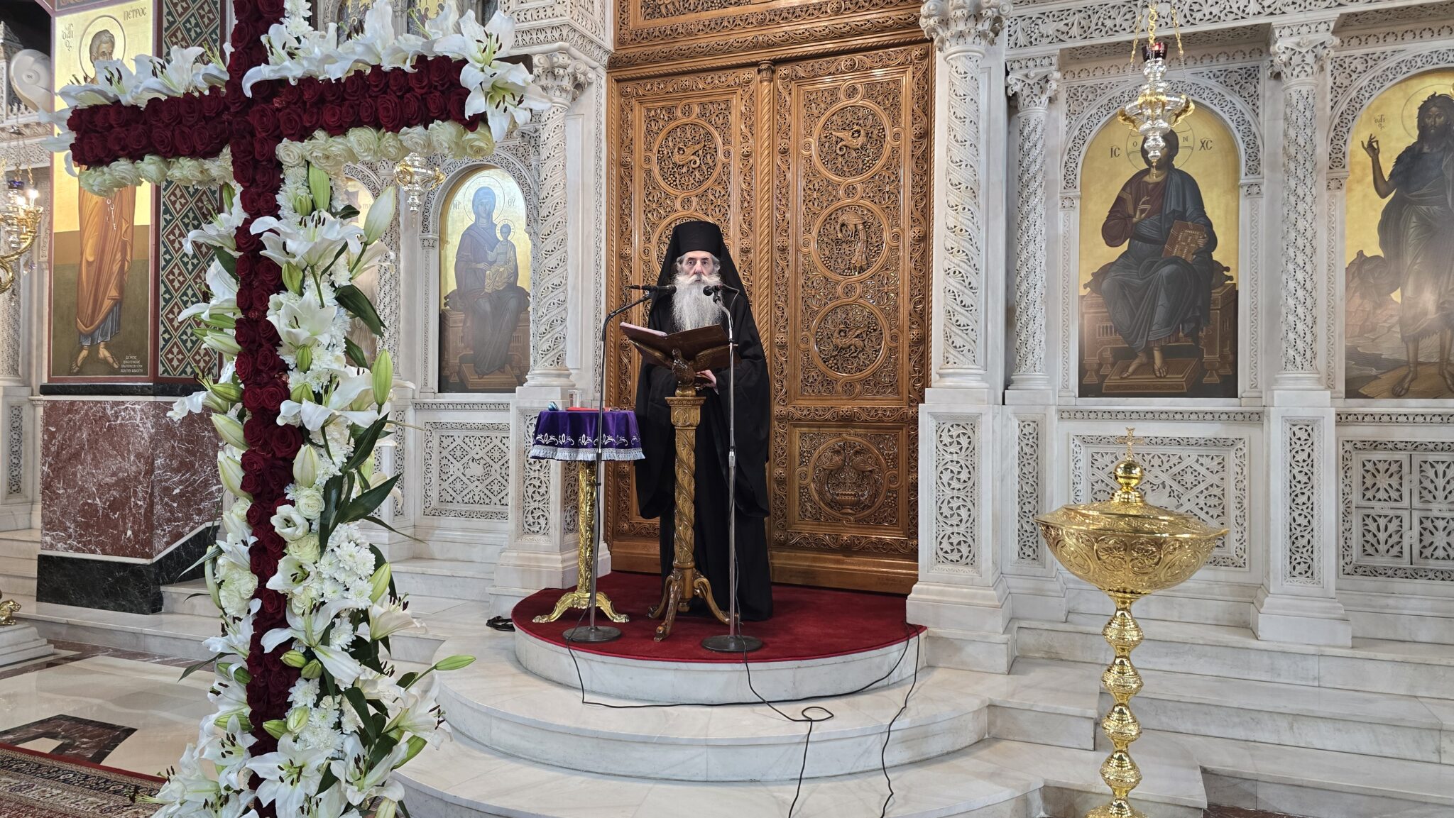 Πειραιώς Σεραφείμ: Ο Εσταυρωμένος είναι το κέντρο της ιστορίας του ...