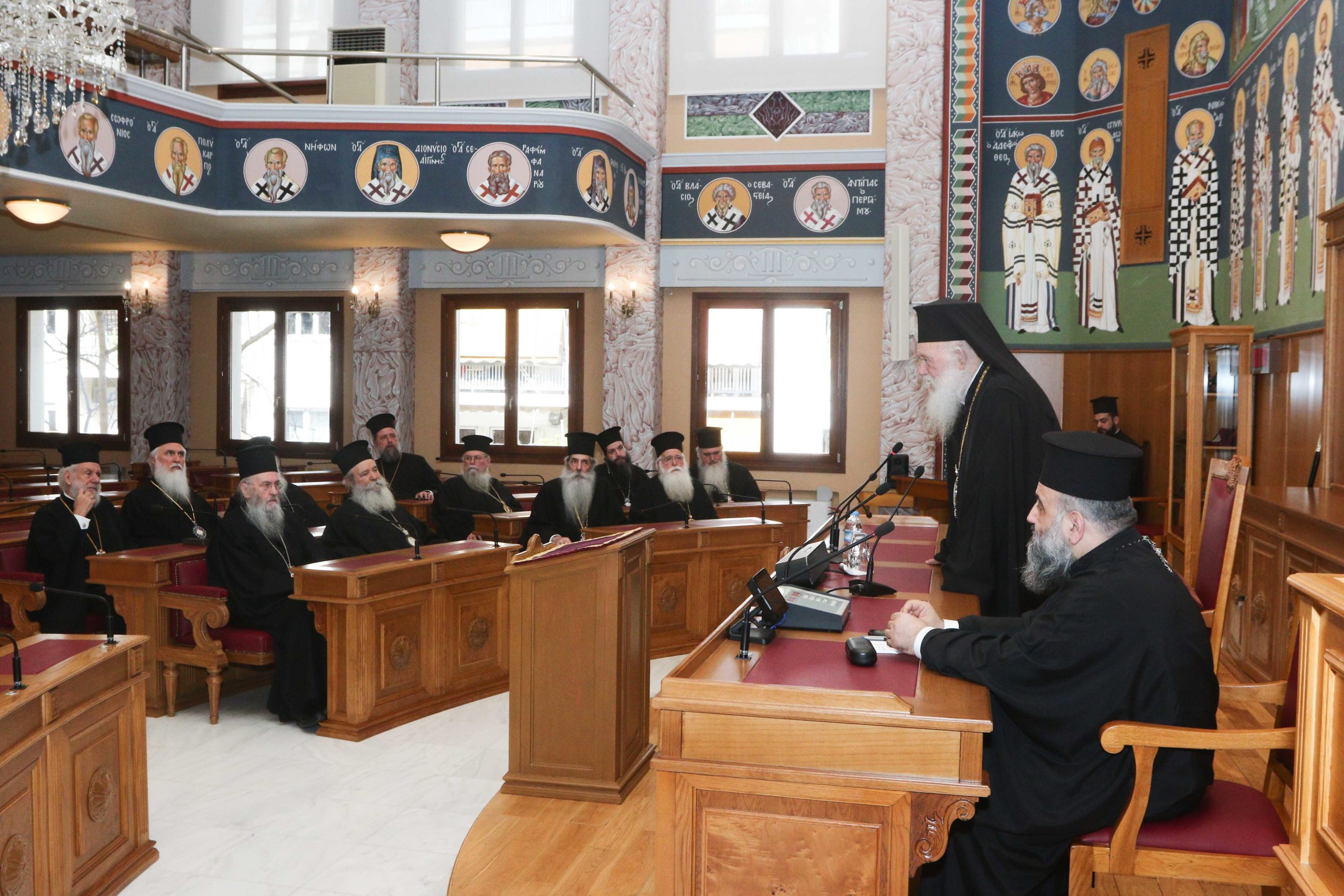 ΔΙΣ: Θέση για τον Τίμιο Σταυρό εντός του Ιερού Βήματος, λύπη για την ...