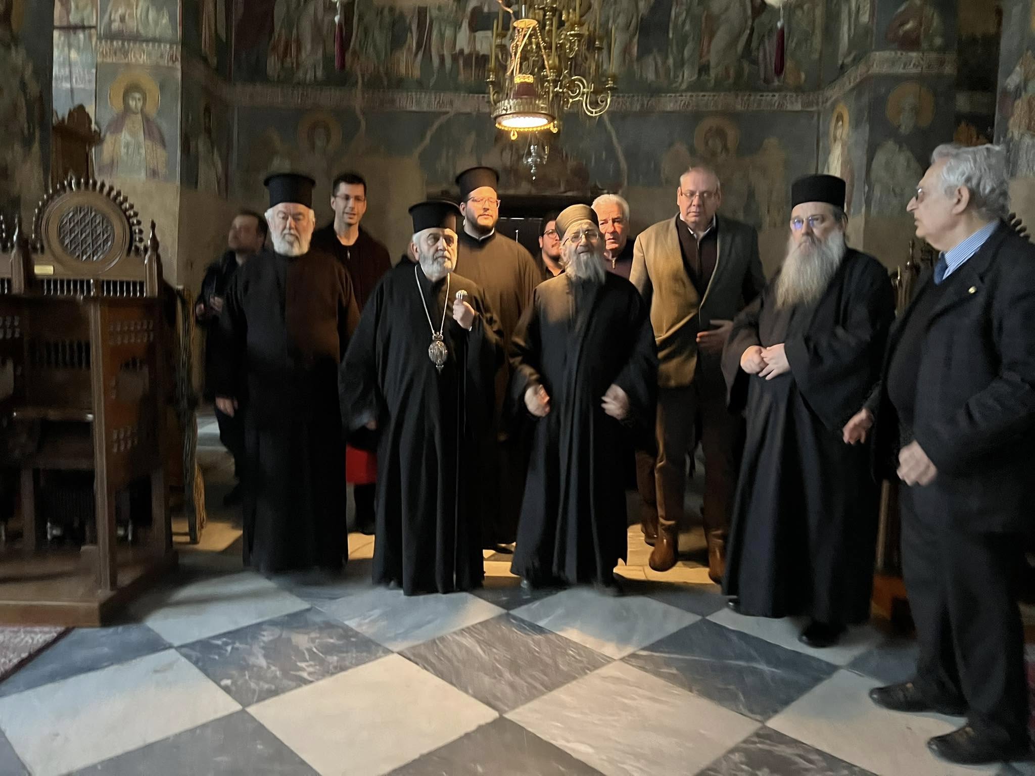 Ο Μητροπολίτης Γέρων Δέρκων Απόστολος στην Ιερά Κοινότητα και στο ...